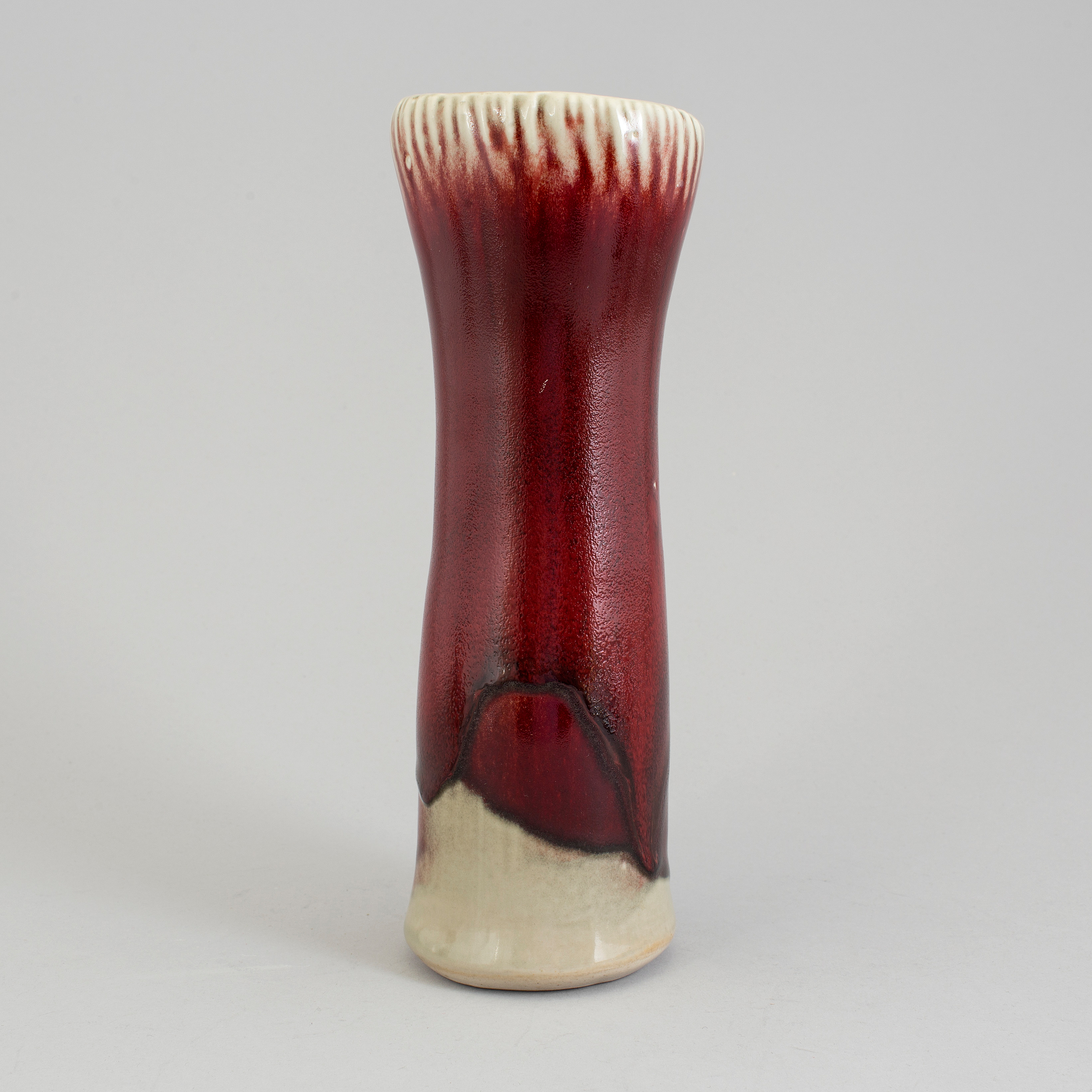 A stoneware vase signed TM. - Bukowskis