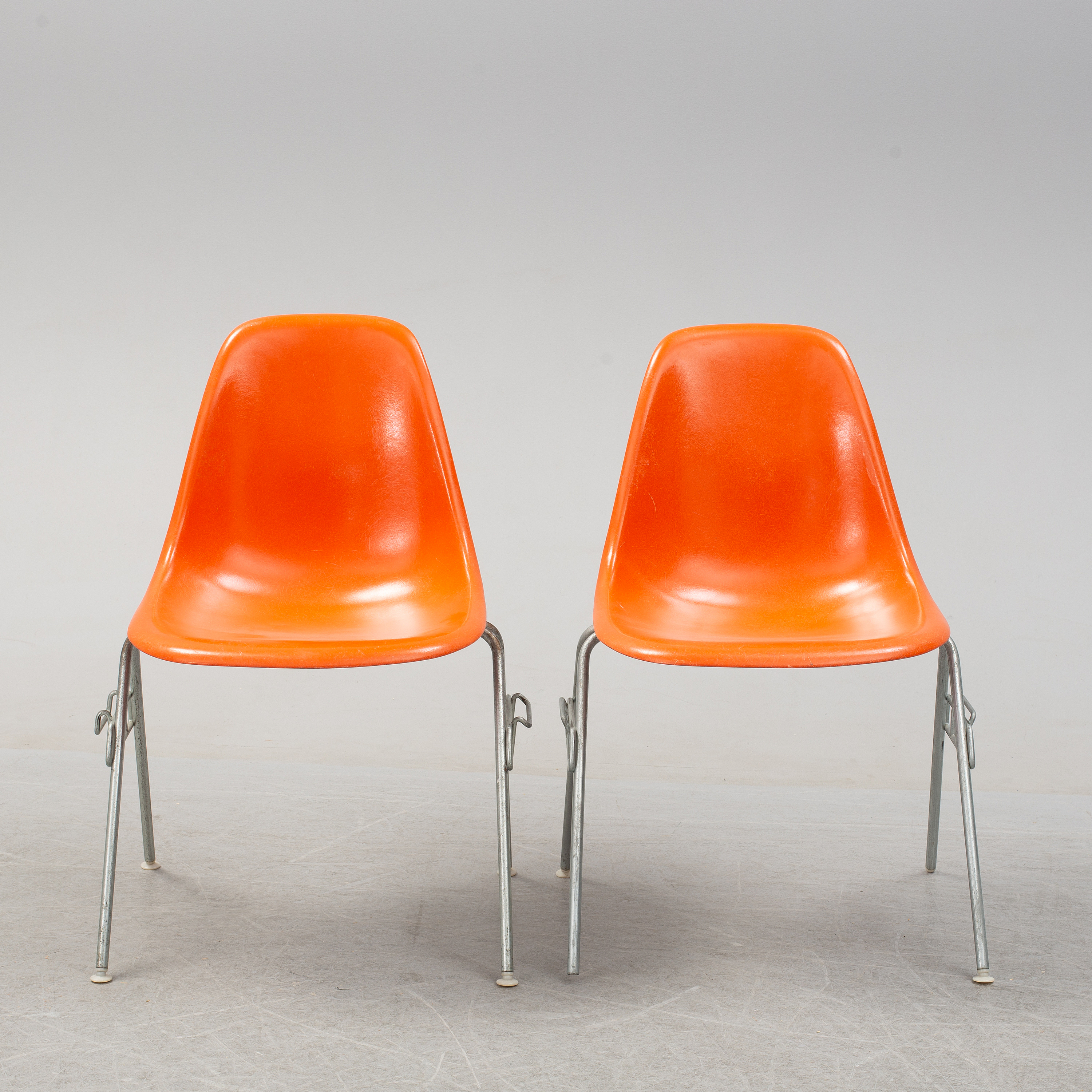 CHARLES & RAY EAMES, stolar, ett par, Herman Miller. - Bukowskis
