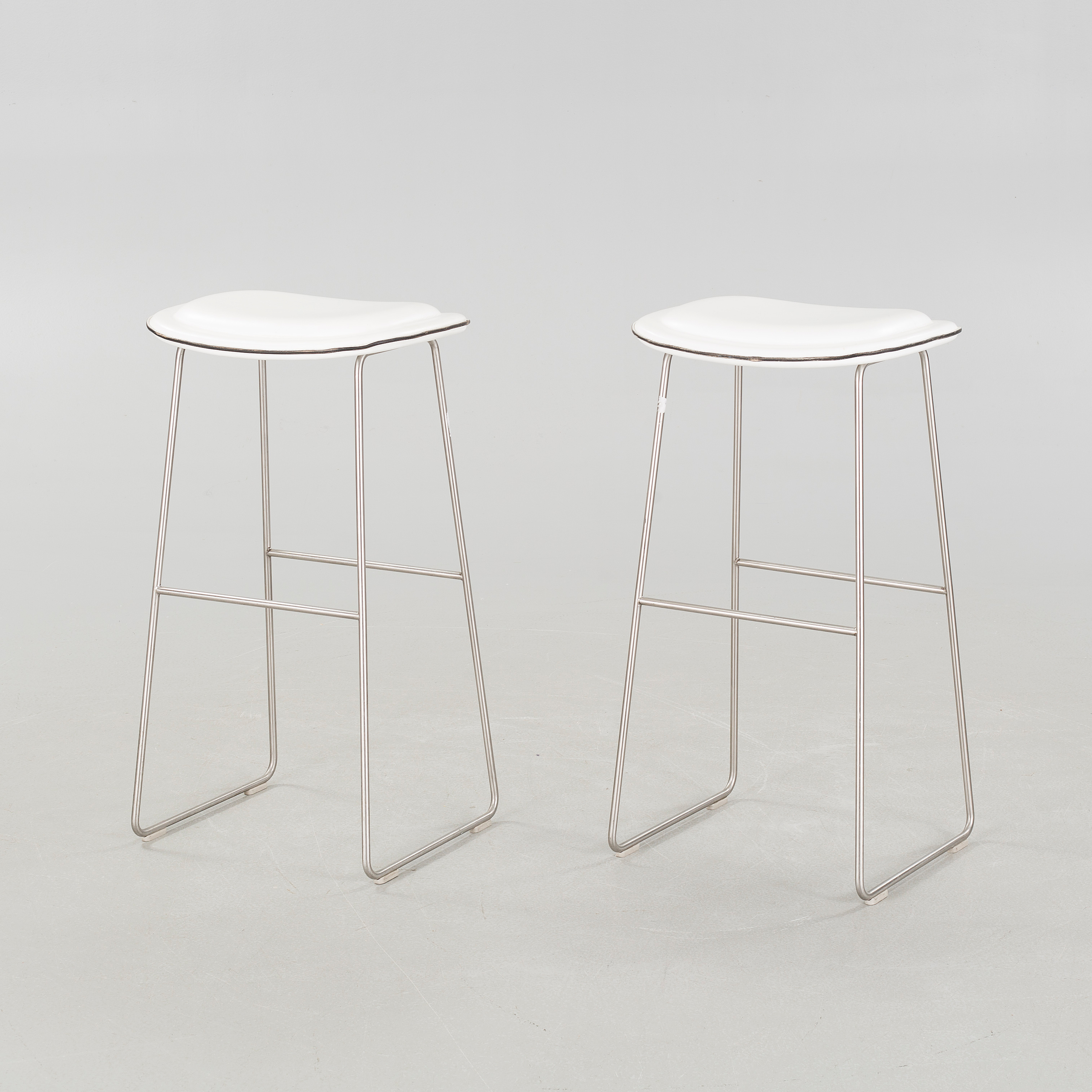 JASPER MORRISON, barstolar, ett par, "High pad stool", Cappelini, 2000 ...