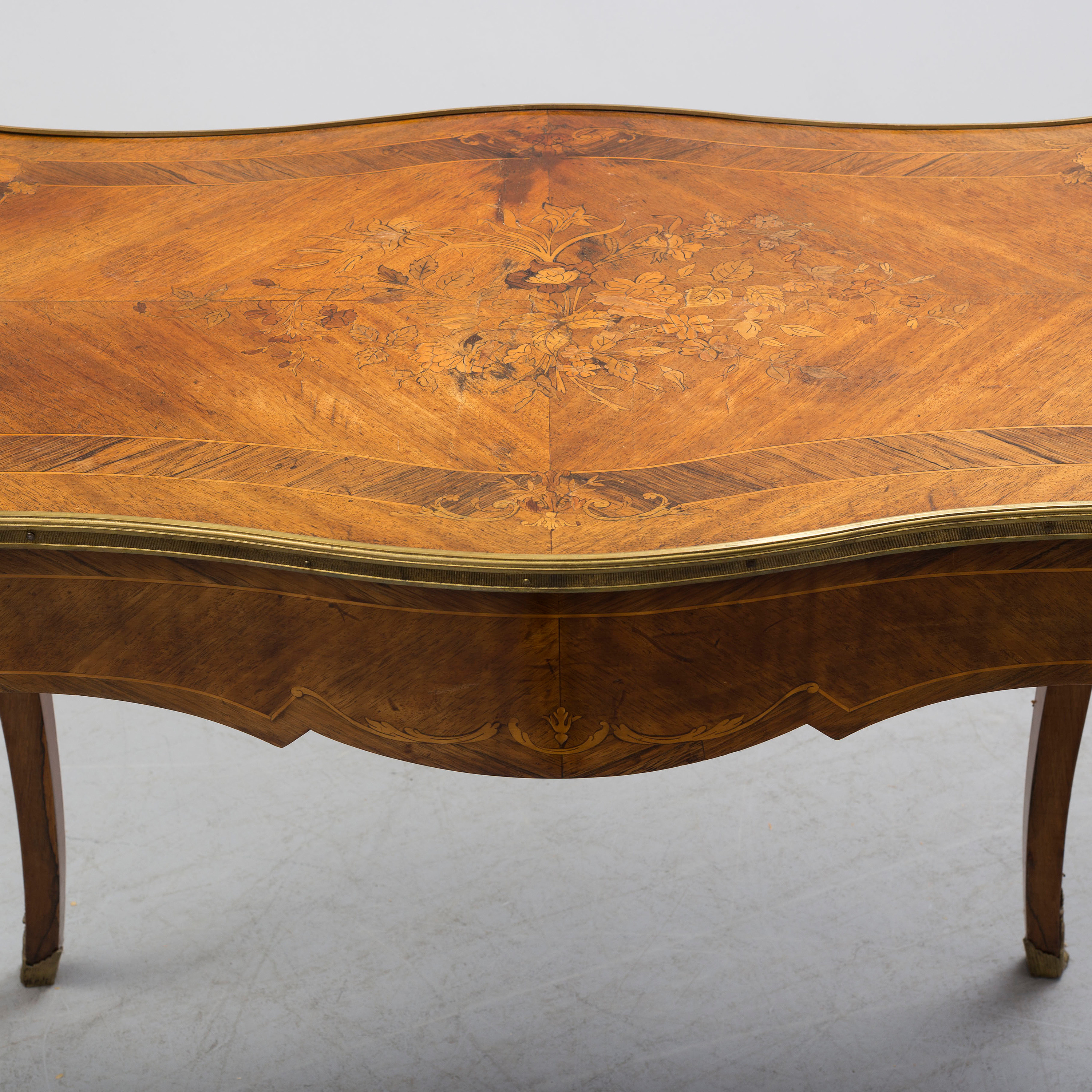 A Louis quinze style table circa 1900. - Bukowskis