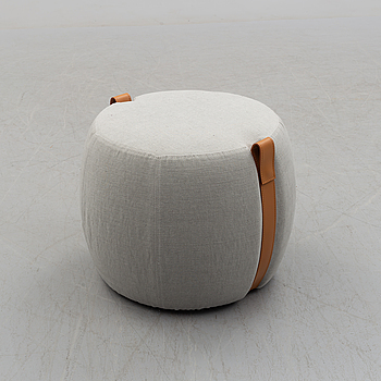 A "Notch" pouf by Johan Lindstén for LEMA 2015. - Bukowskis