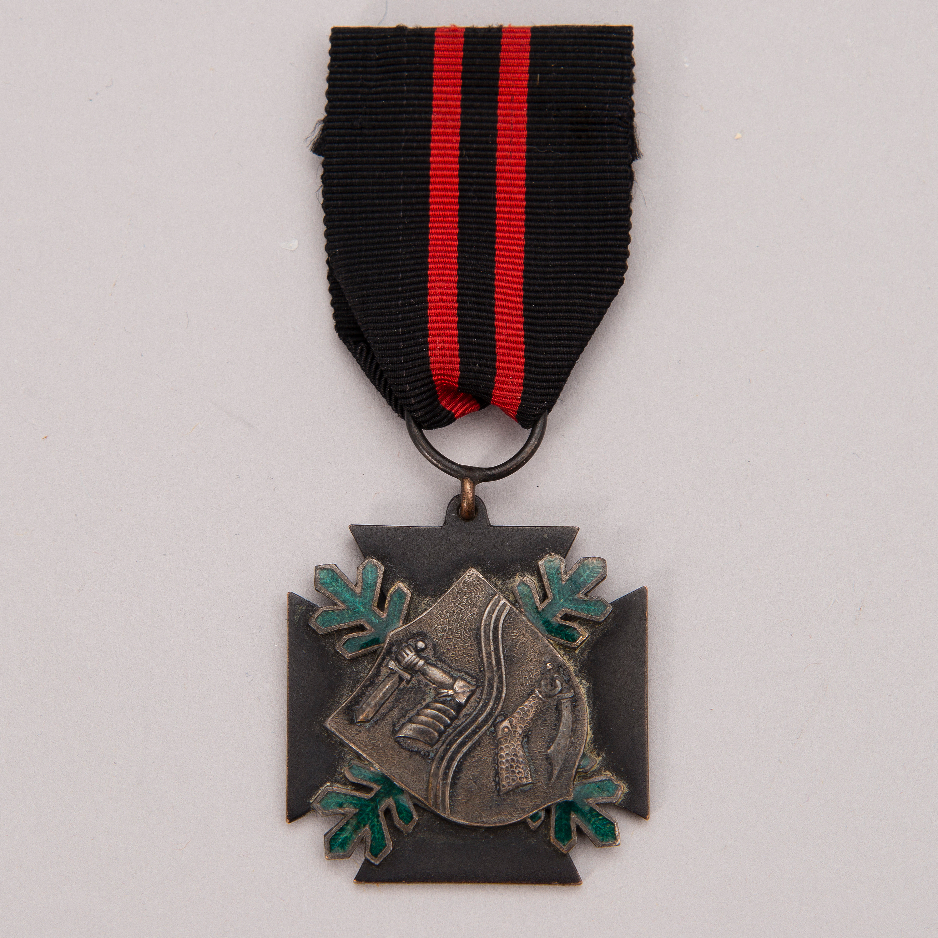 A mid 20th Century Finnish Kollaa commemorative cross. - Bukowskis