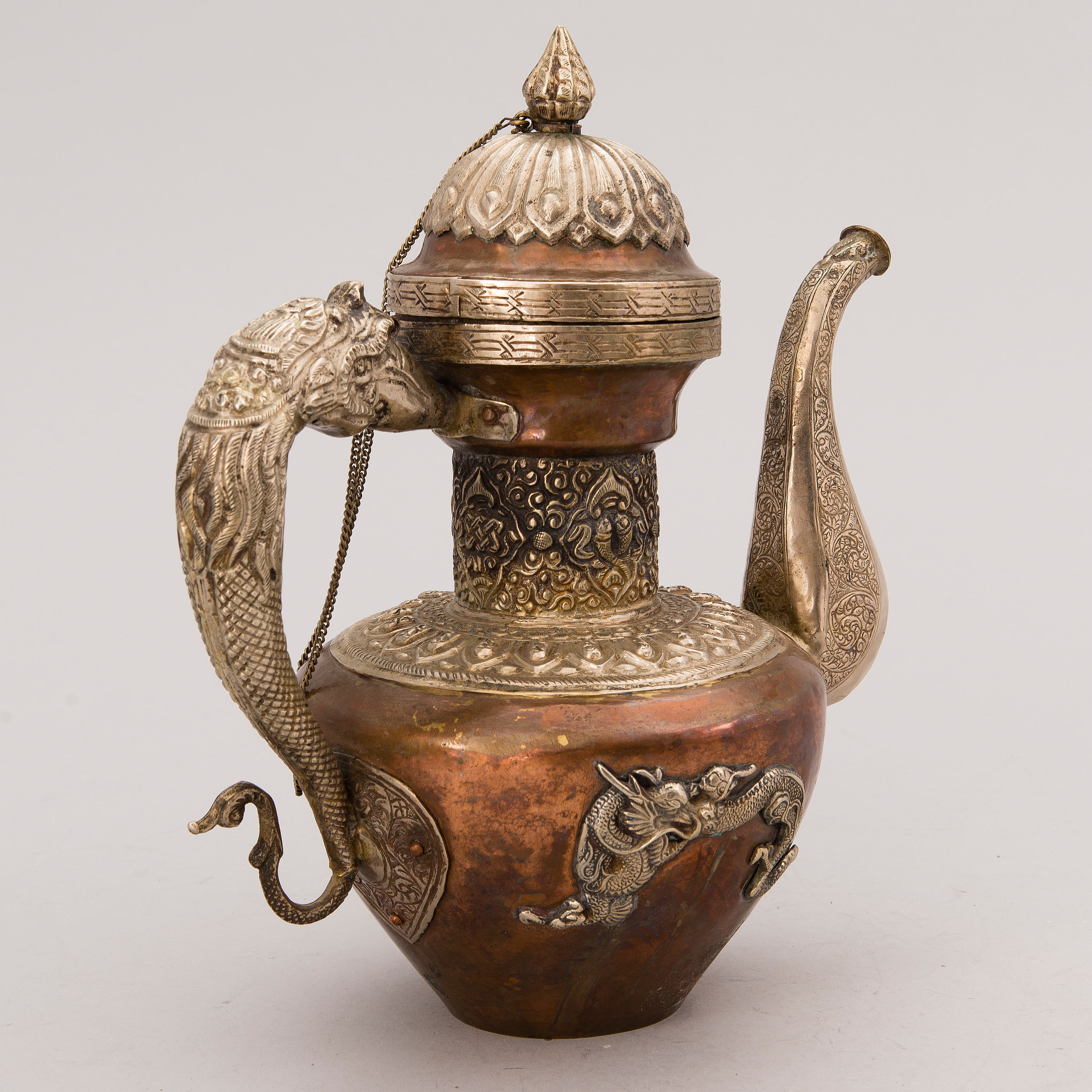 A 20th Century Chinese copper and white metal flagon. - Bukowskis