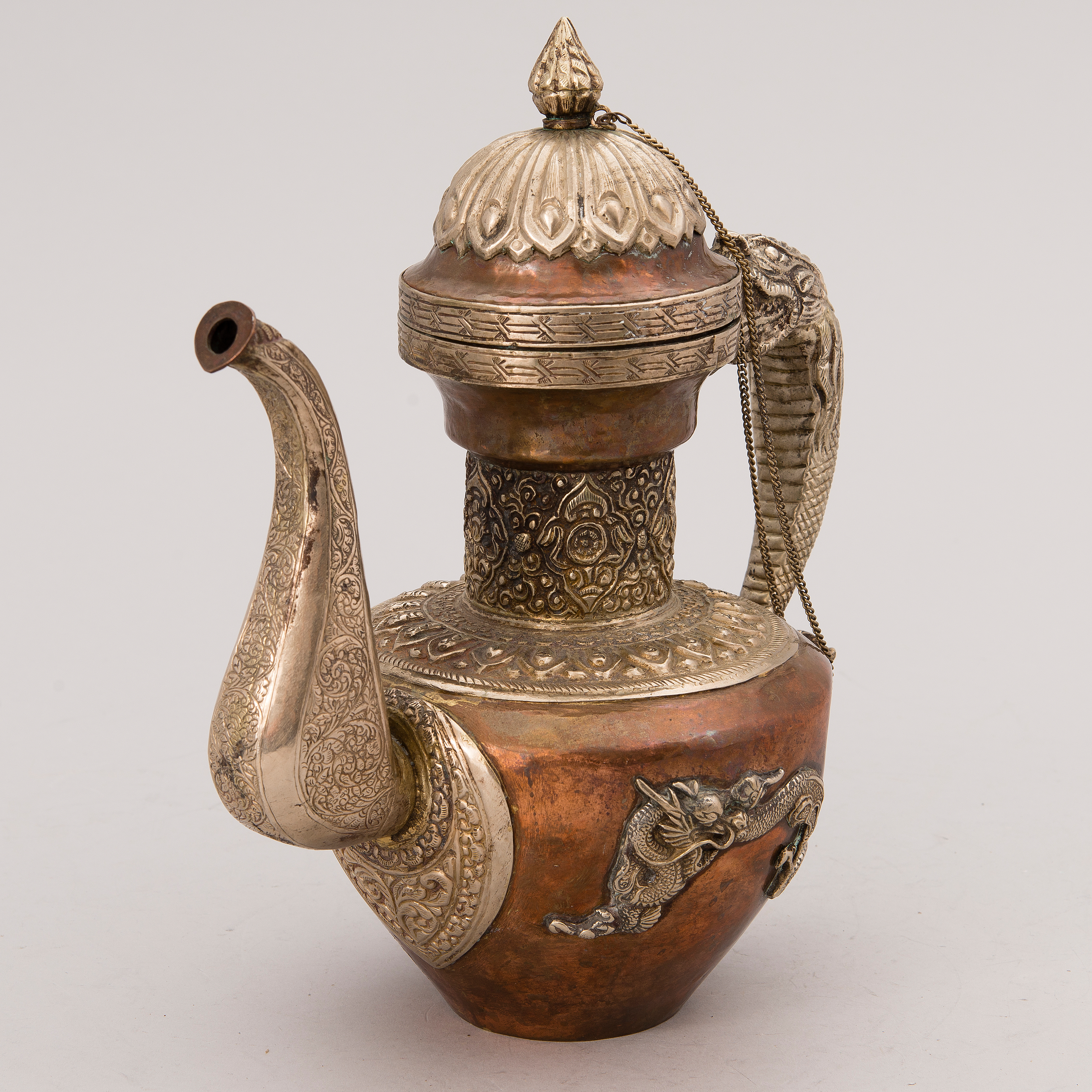 A 20th Century Chinese copper and white metal flagon. - Bukowskis