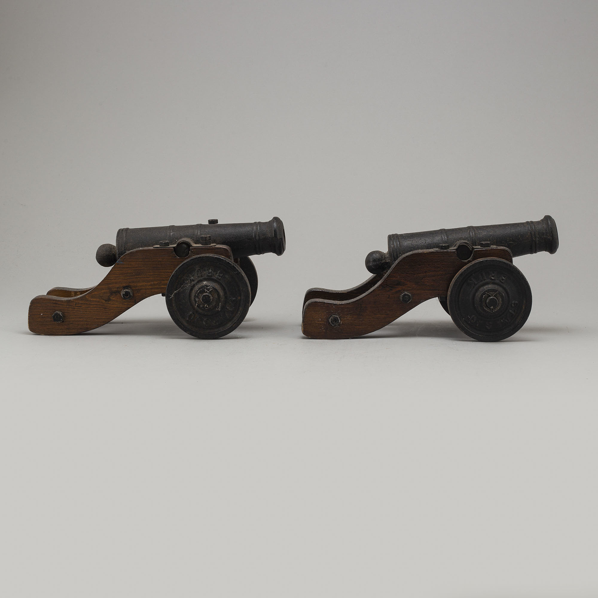 A pair of decorative cannons, early 20tj century. - Bukowskis