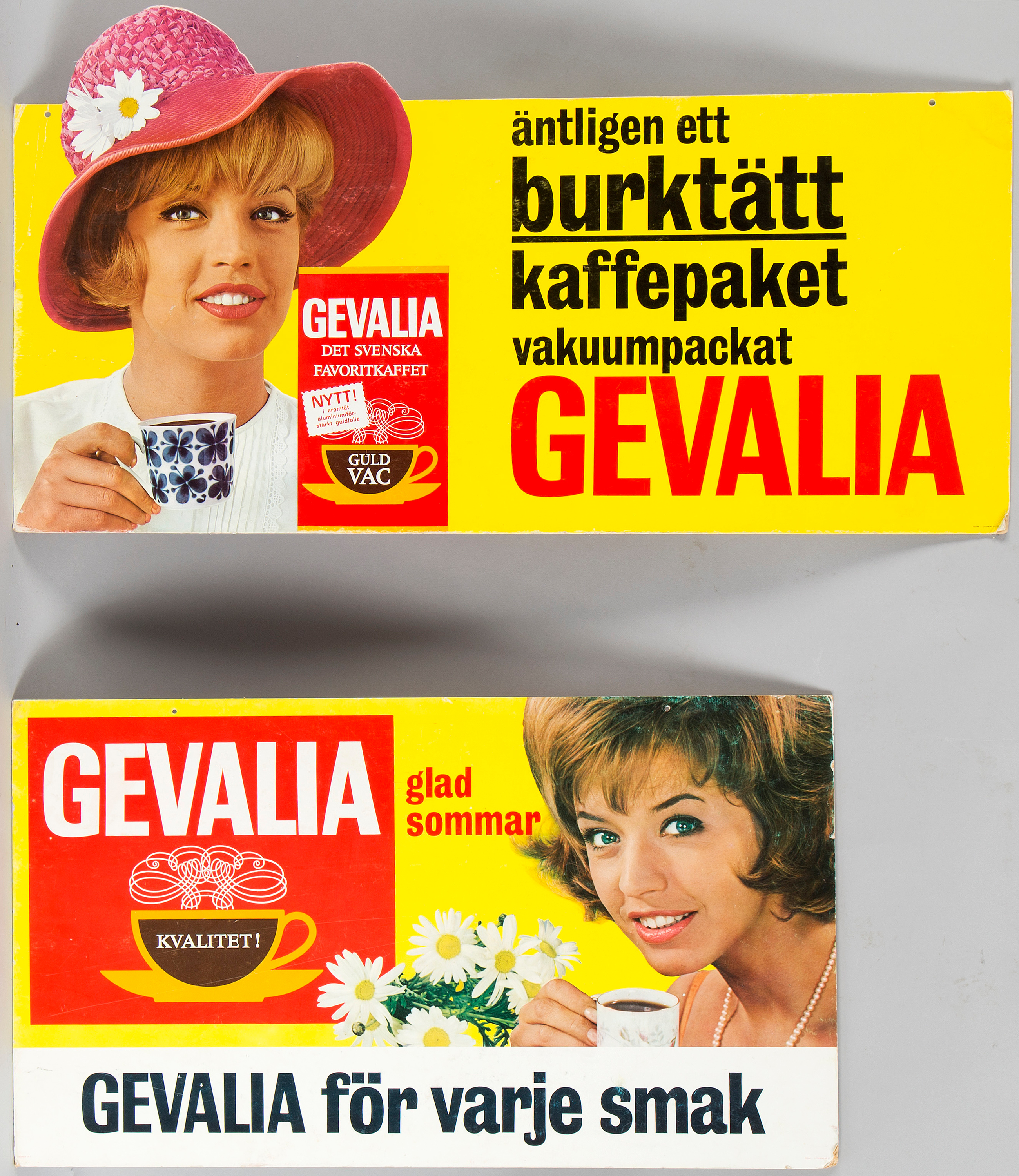 REKLAMSKYLTAR, 2 stycken, Gevalia, 1960-tal. - Bukowskis