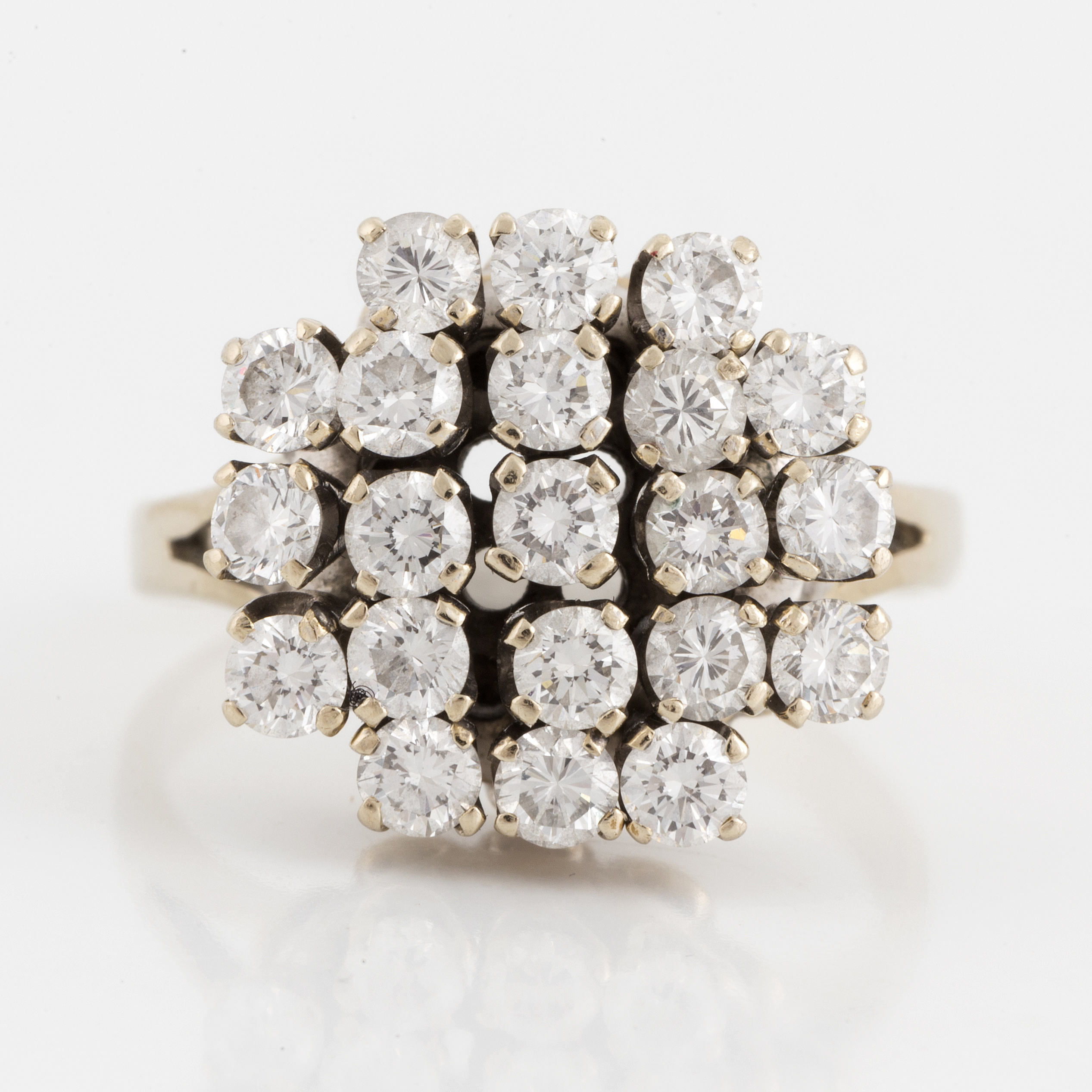 RING med runda briljantslipade diamanter. - Bukowskis