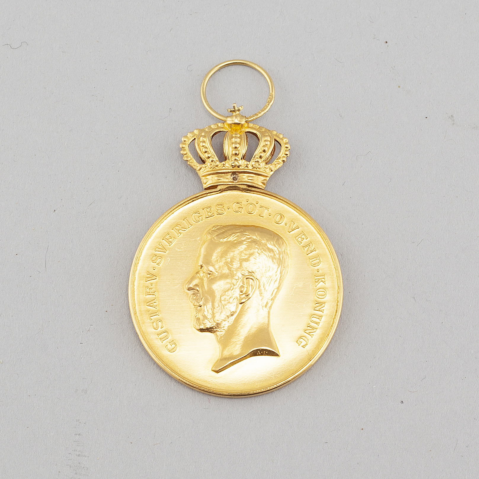 GULDMEDALJ, 18K, från Kungliga Patriotiska Sällskapet, 1944. - Bukowskis