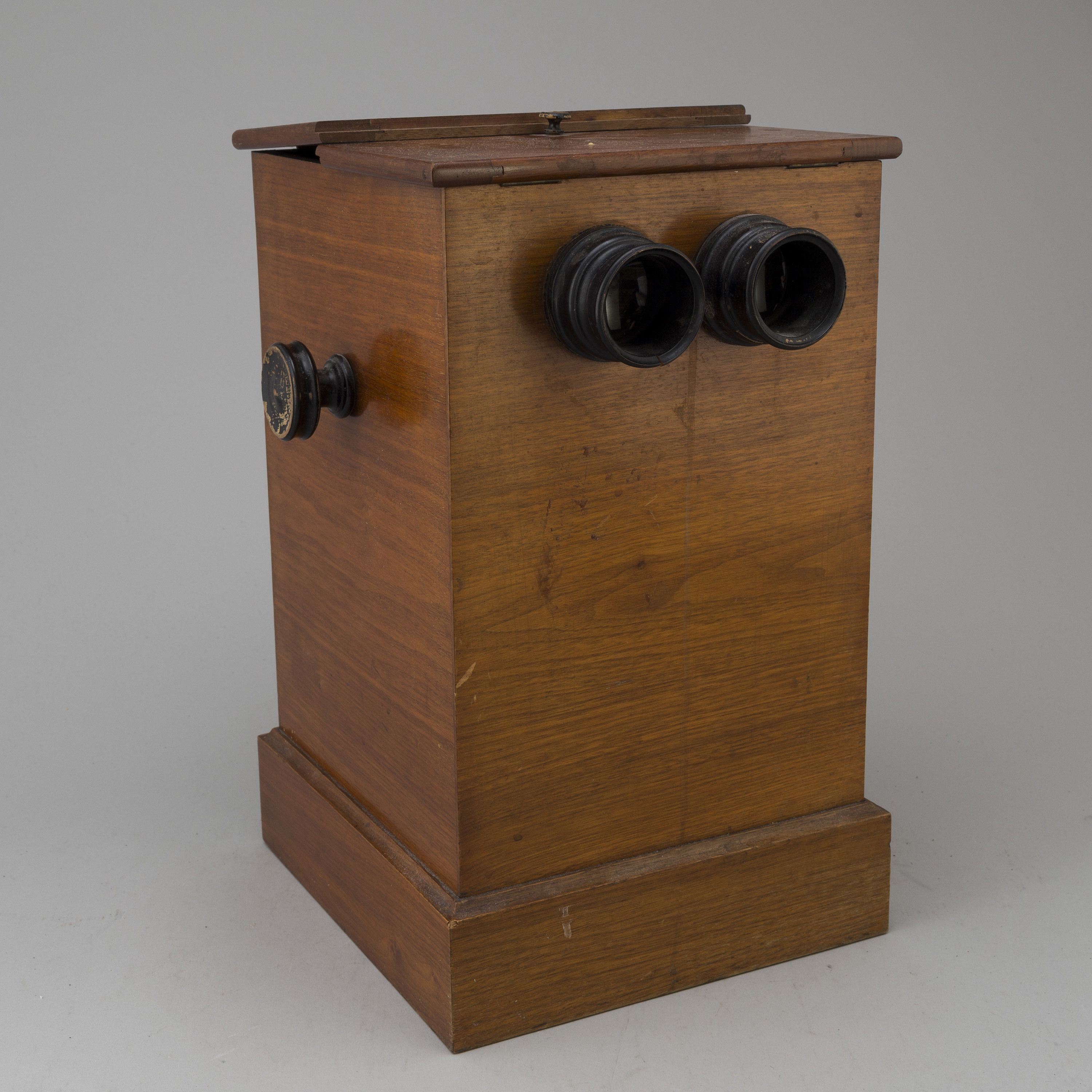 a cabinet for postcards, dated 1884. - Bukowskis