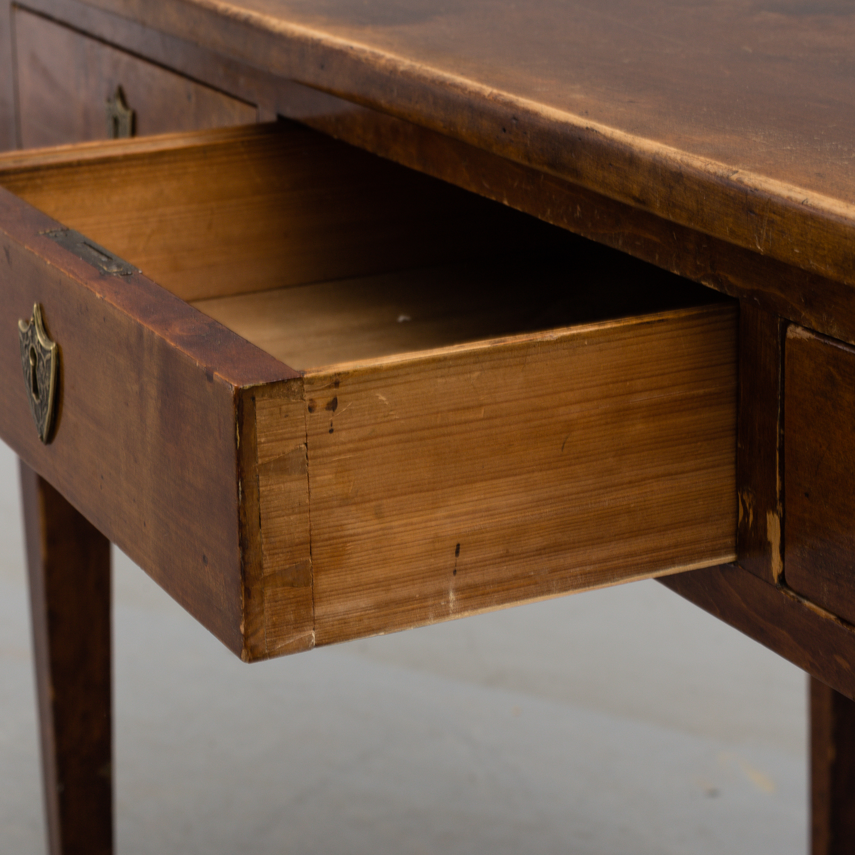 An early 19th century desk. - Bukowskis