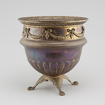 A champagne cooler by William Soutter & Sons in England, late 19th ...