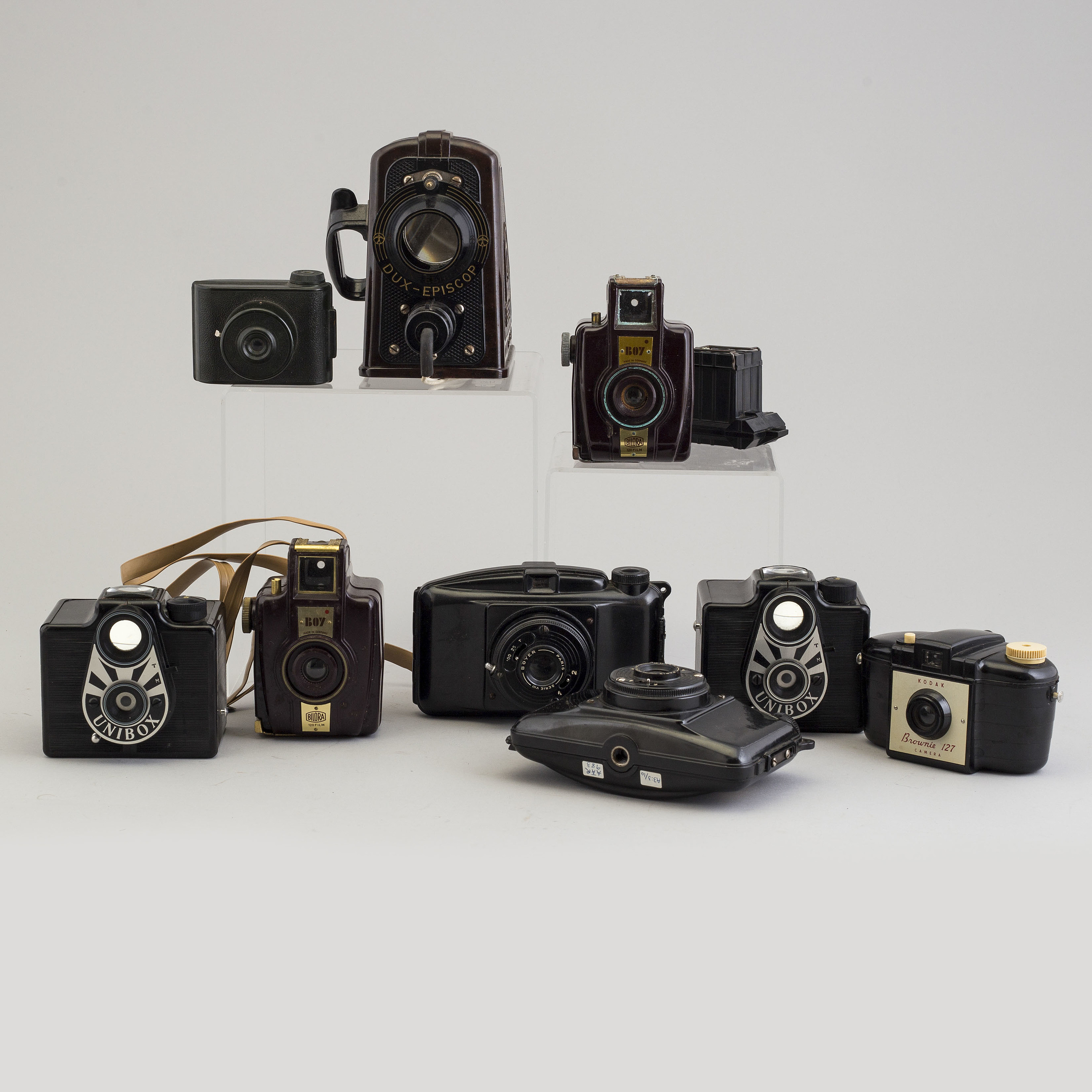 A set of 11 cameras, bakelite and plastic, 20th century. - Bukowskis