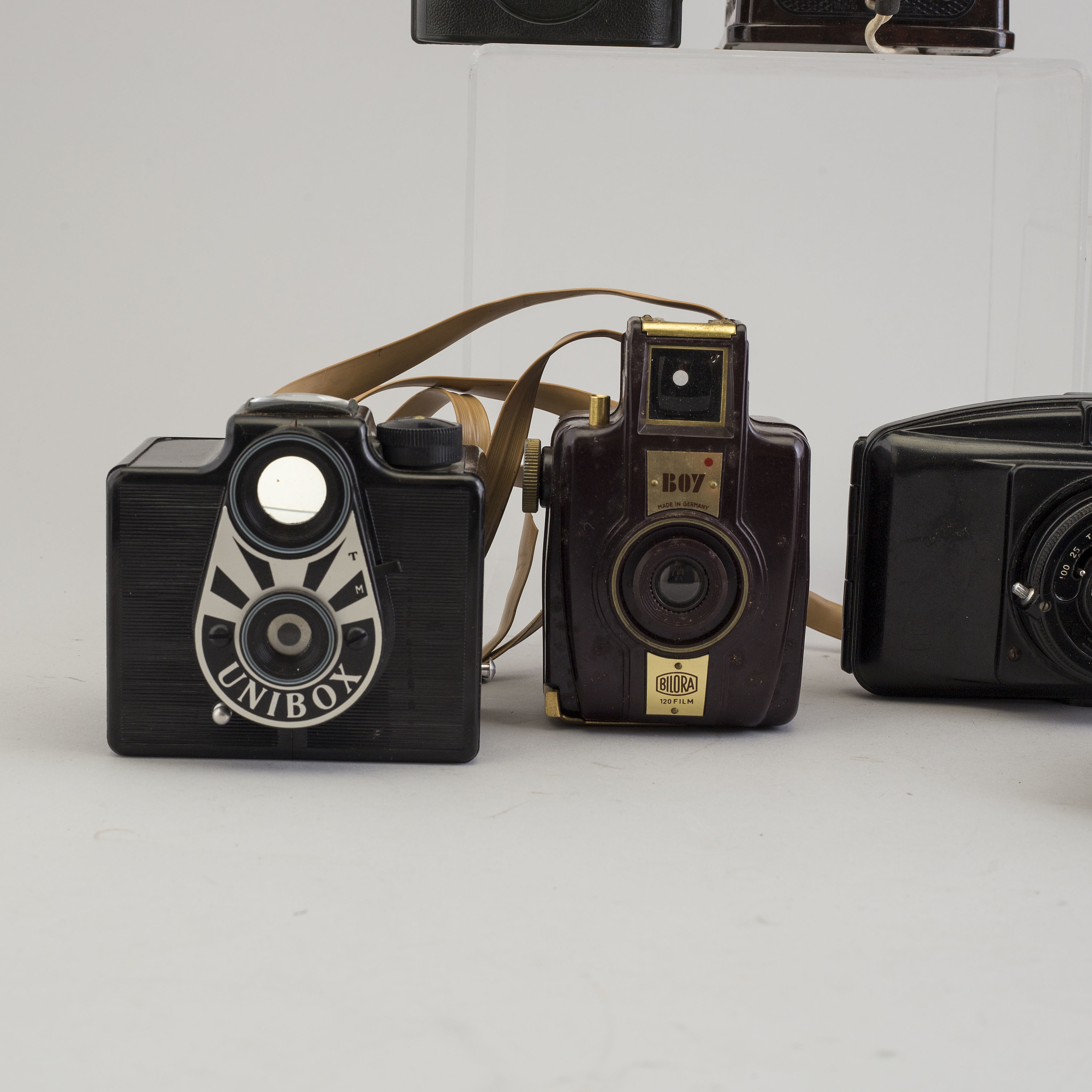 A set of 11 cameras, bakelite and plastic, 20th century. - Bukowskis