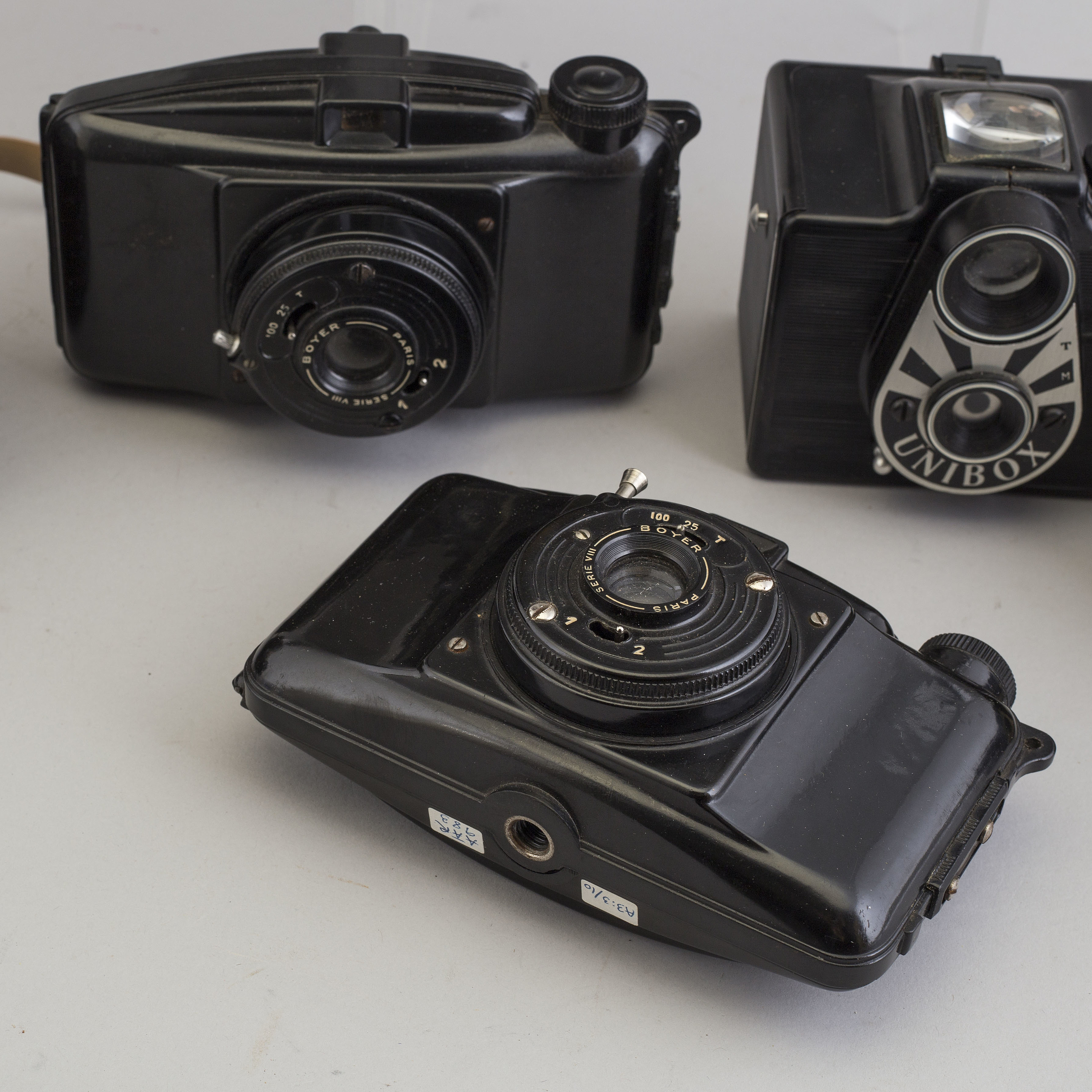 A set of 11 cameras, bakelite and plastic, 20th century. - Bukowskis