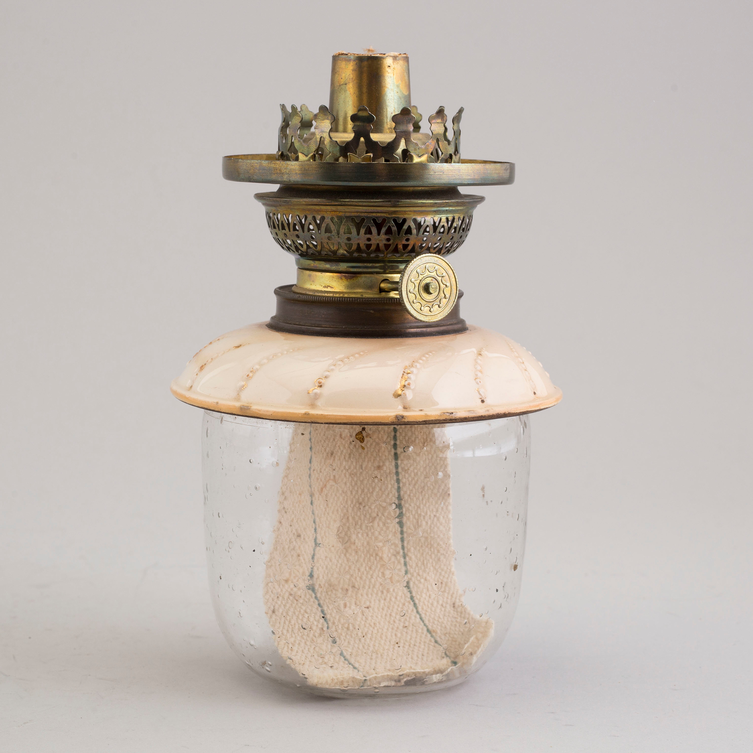 A PARAFFIN LAMP, late 19th / early 20th century. - Bukowskis