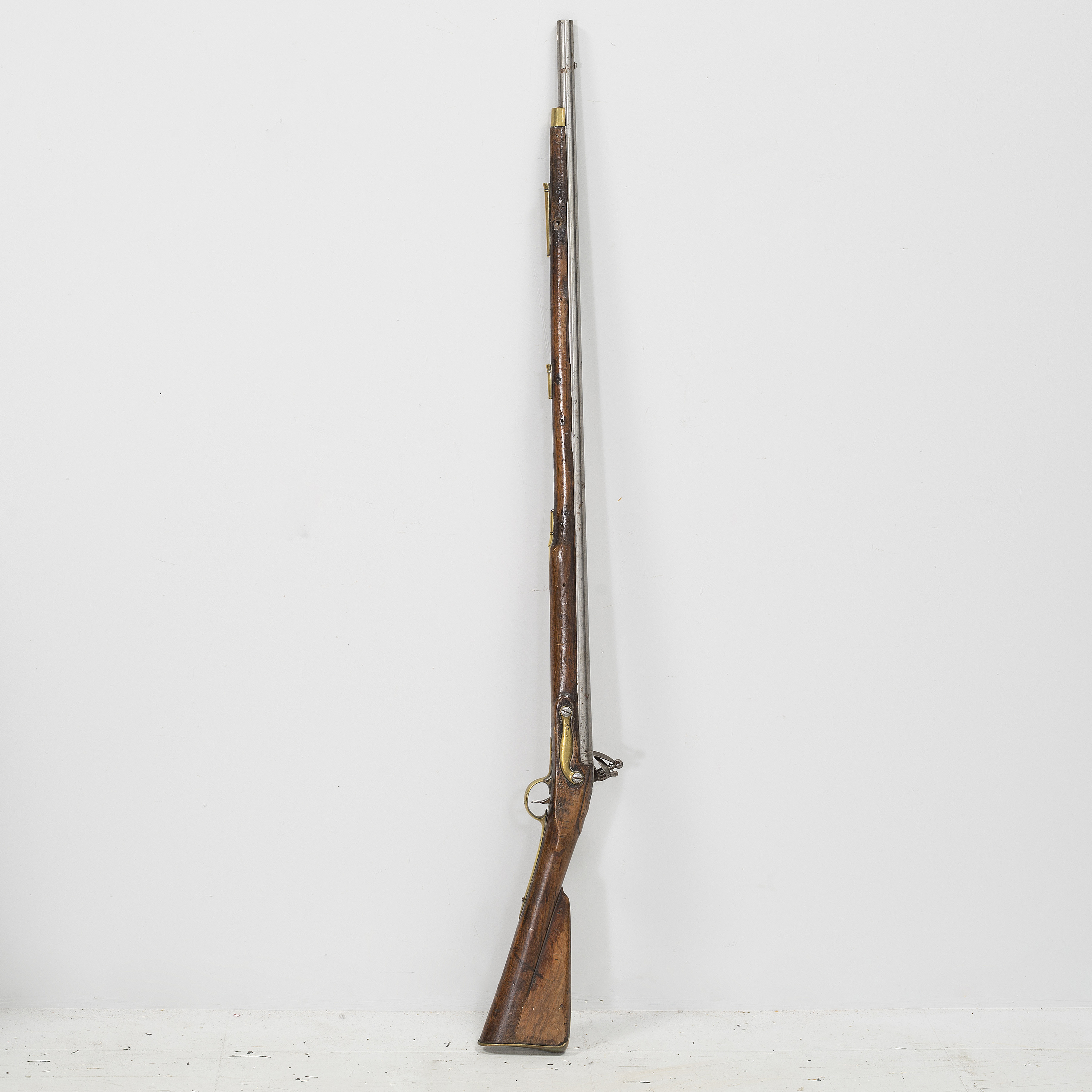 A flintlock rifle from Tower, first half of the 19th century. - Bukowskis