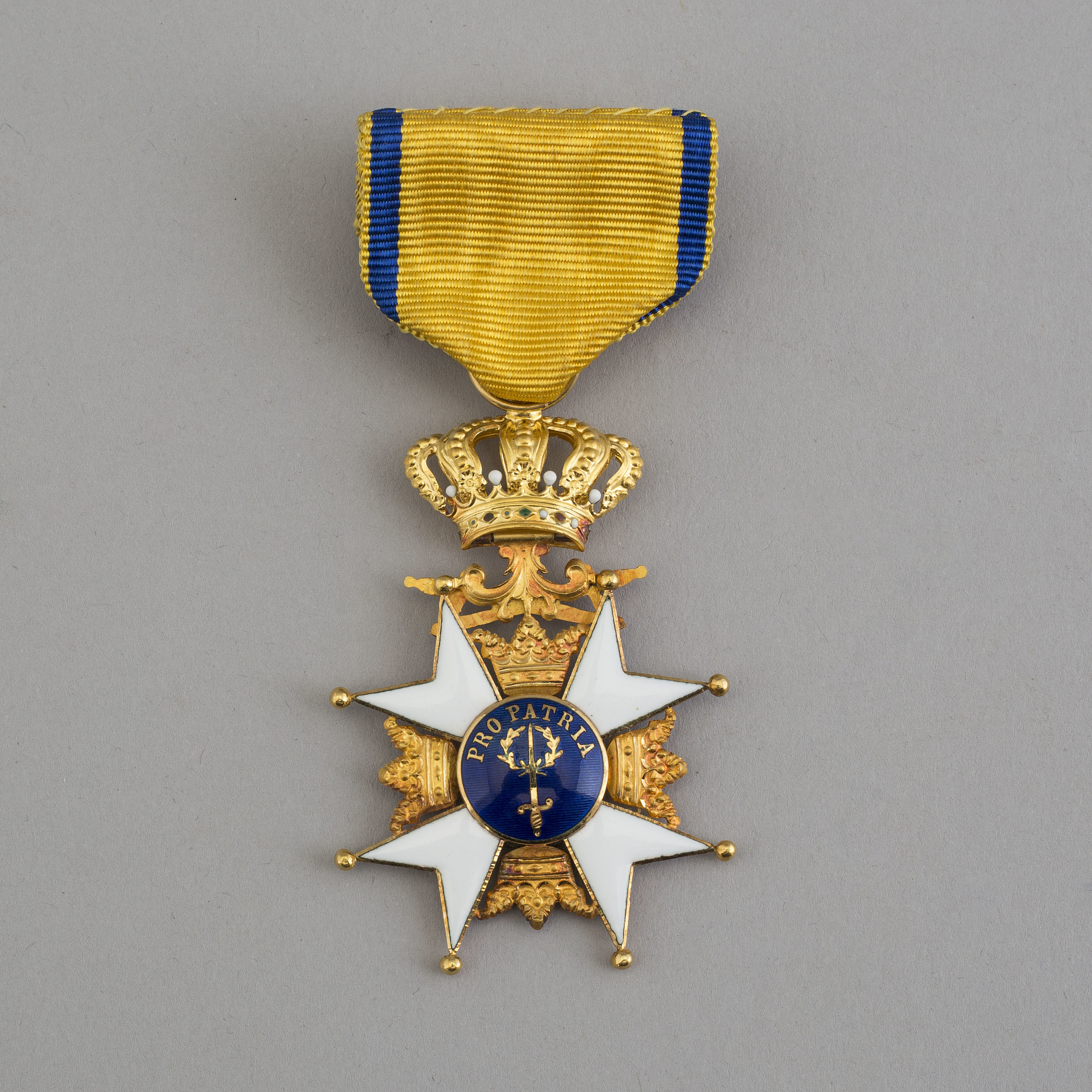 Order of the Sword, Sweden, a knight's cross, gold and enamel. - Bukowskis
