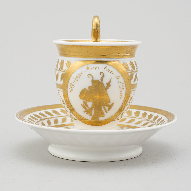 AN EMPIRE PORCELAIN CUP AND SAUCER, early 19th century. - Bukowskis