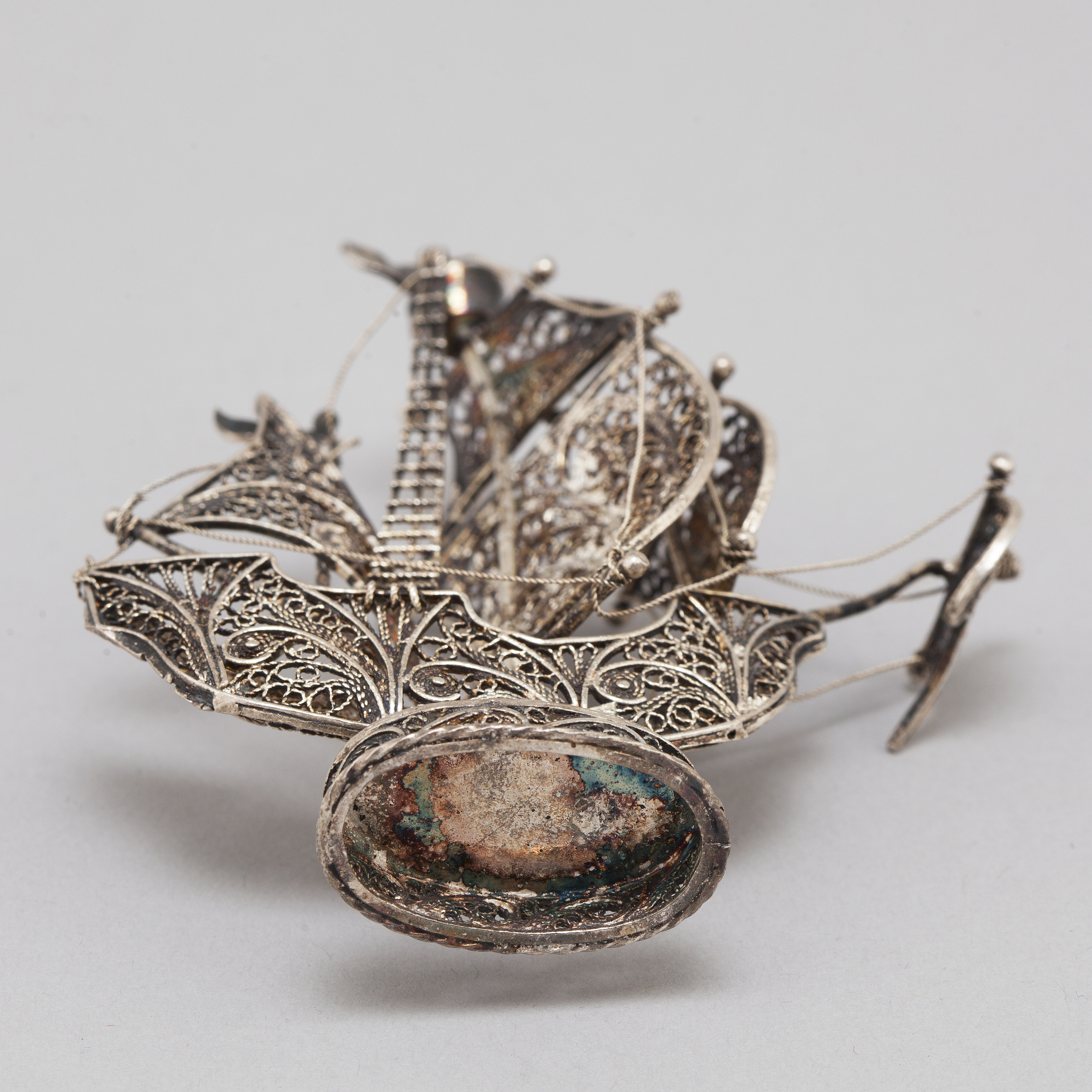 A 20TH CENTURY SILVER MINIATURE SAILING SHIP. - Bukowskis