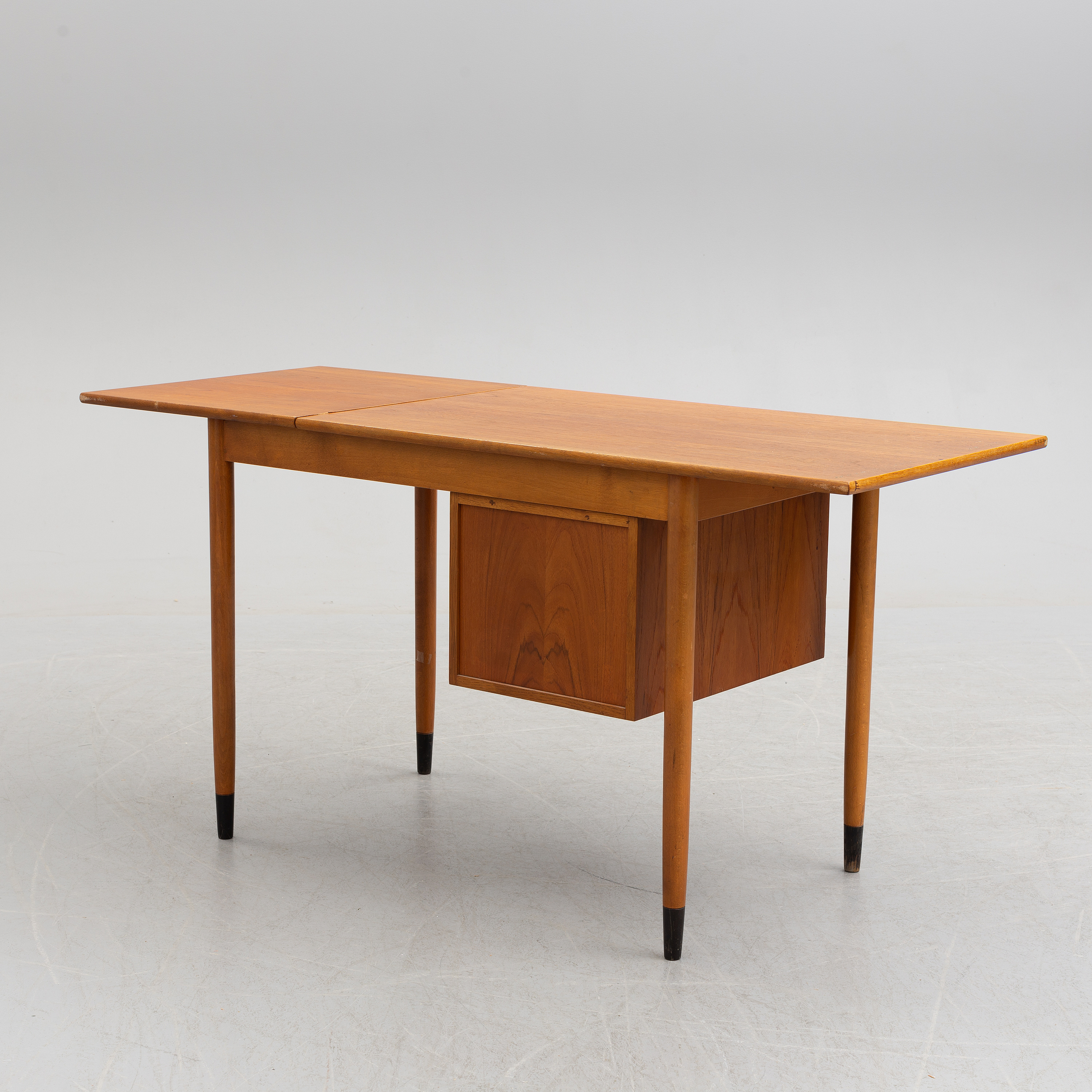 A mid 20th century desk by Gemla, Sweden. - Bukowskis