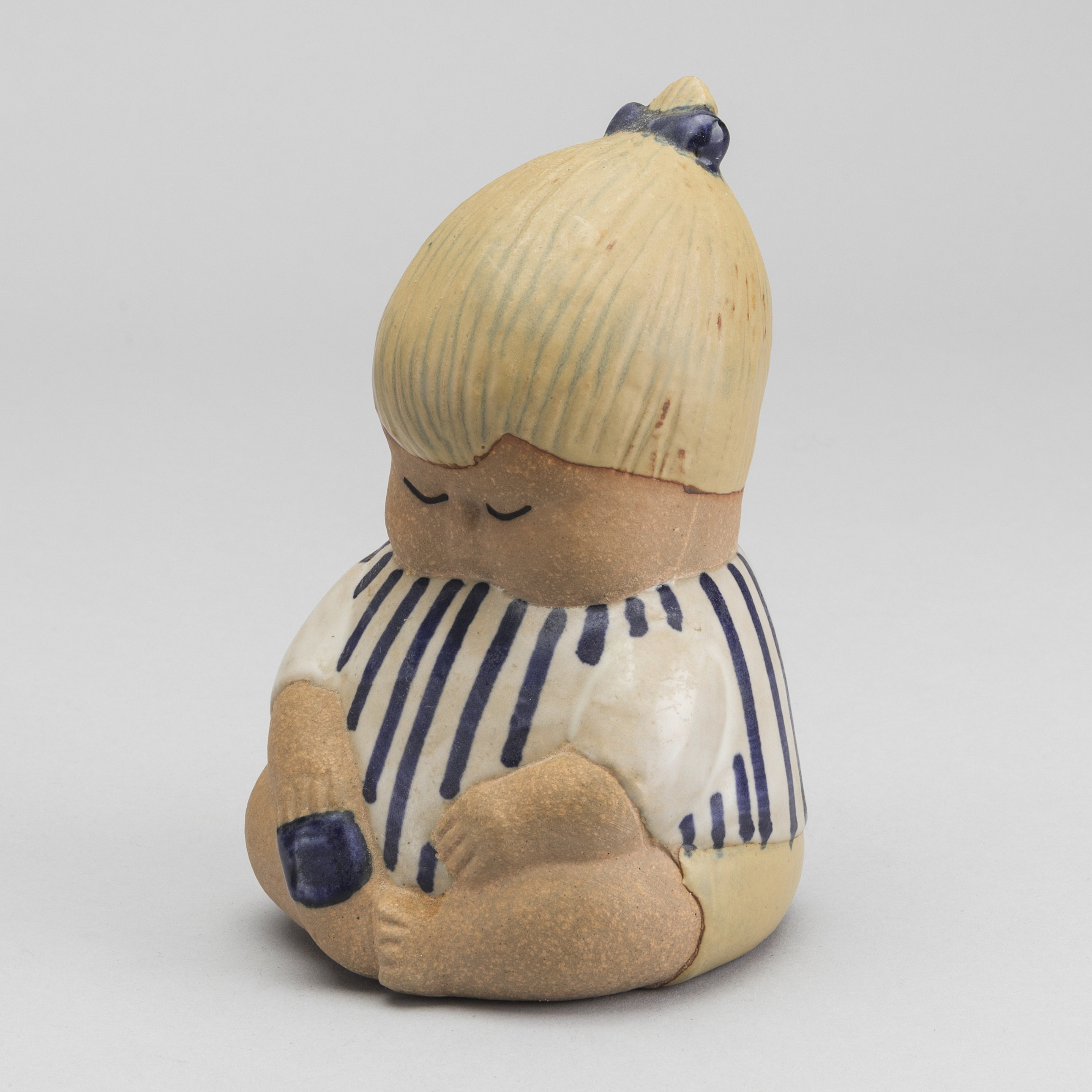 LISA LARSSON, figur, stengods, Gustavsberg. - Bukowskis