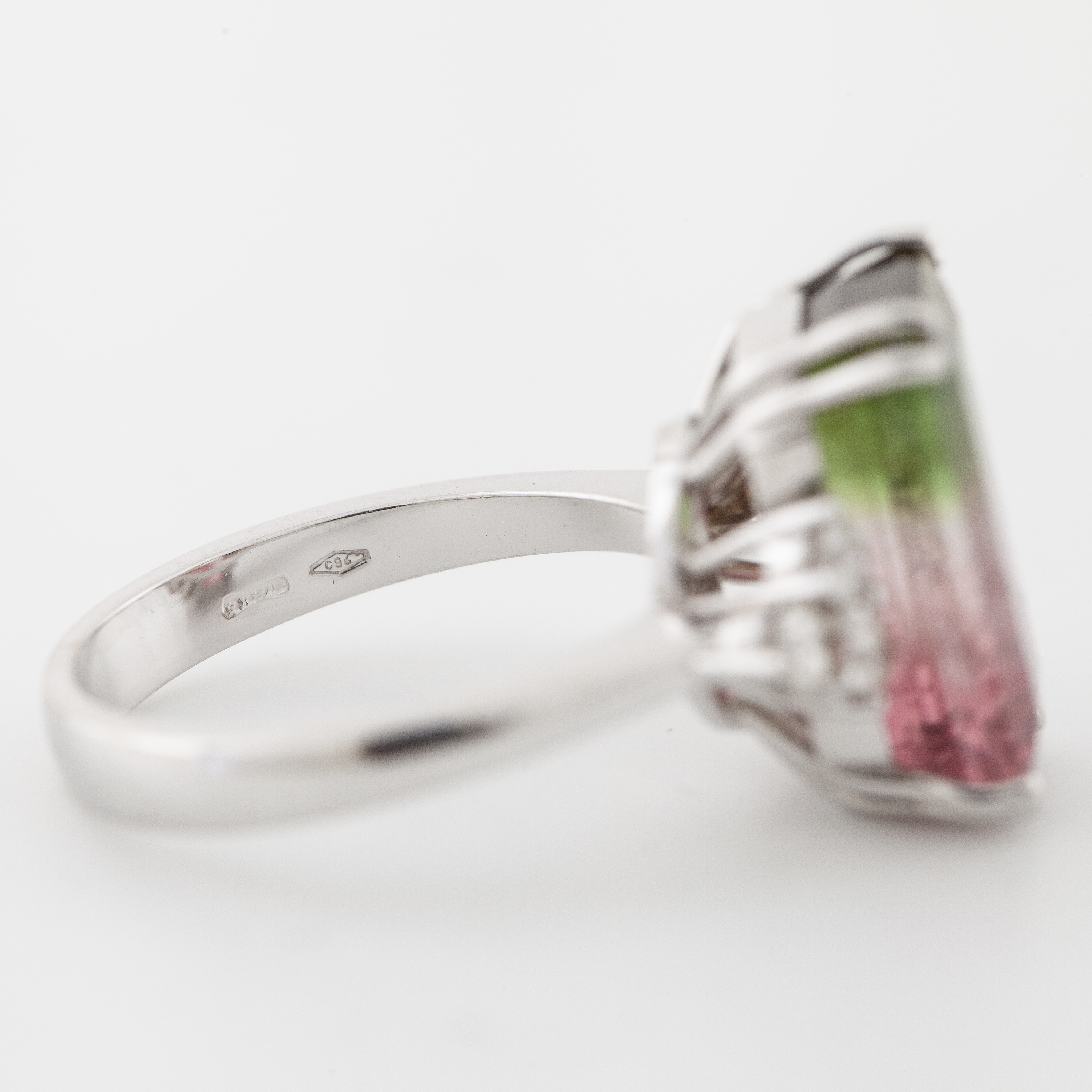 A emerald cut tourmaline and brilliant cut diamond ring. - Bukowskis