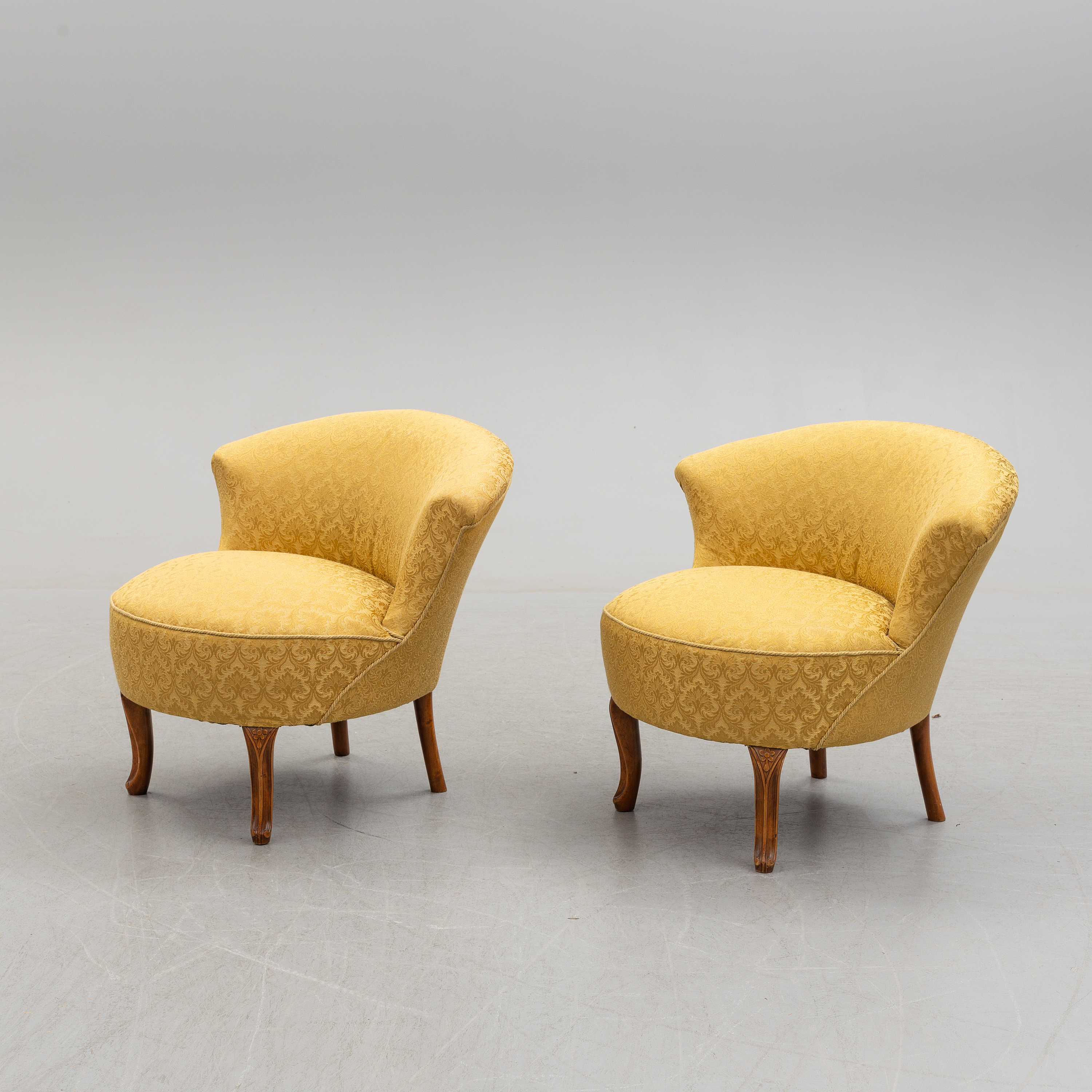 An early 20th century pair of rococo style easy chairs. - Bukowskis