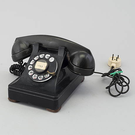 A 'model 302' telephone by Henry Dreyfuss, Bell USA 1937. - Bukowskis