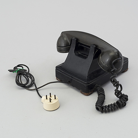 A 'model 302' telephone by Henry Dreyfuss, Bell USA 1937. - Bukowskis