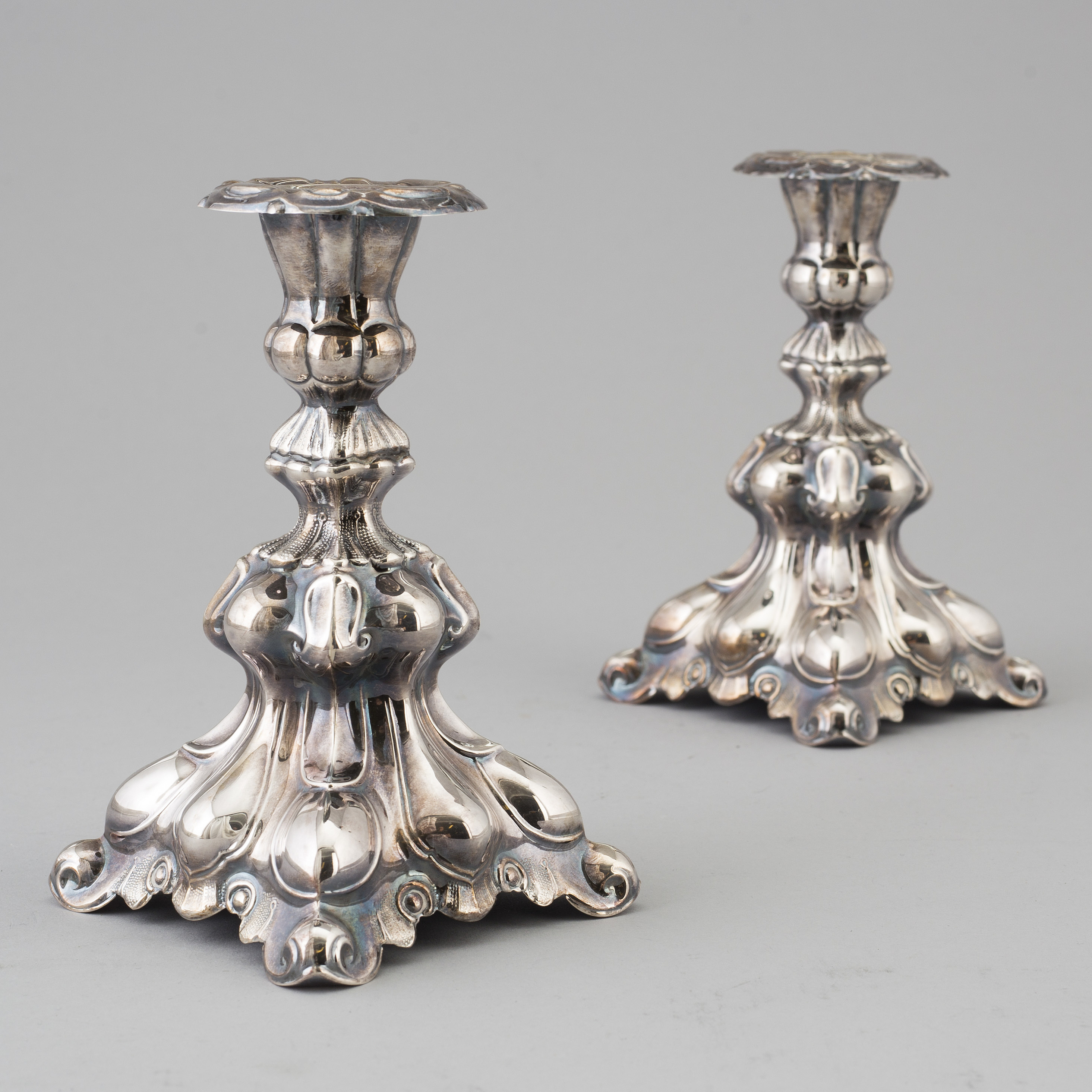 A pair of rococo style silver candlesticks dated 1958. - Bukowskis