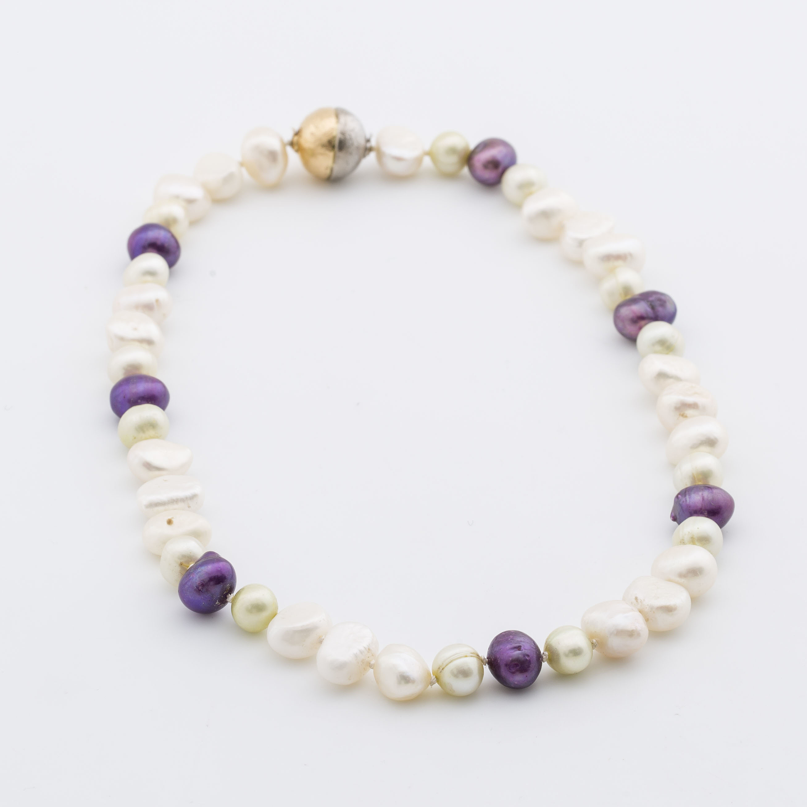 COLLIER odlade olikfärgade sötvattenspärlor lås 18K guld och vitguld ...