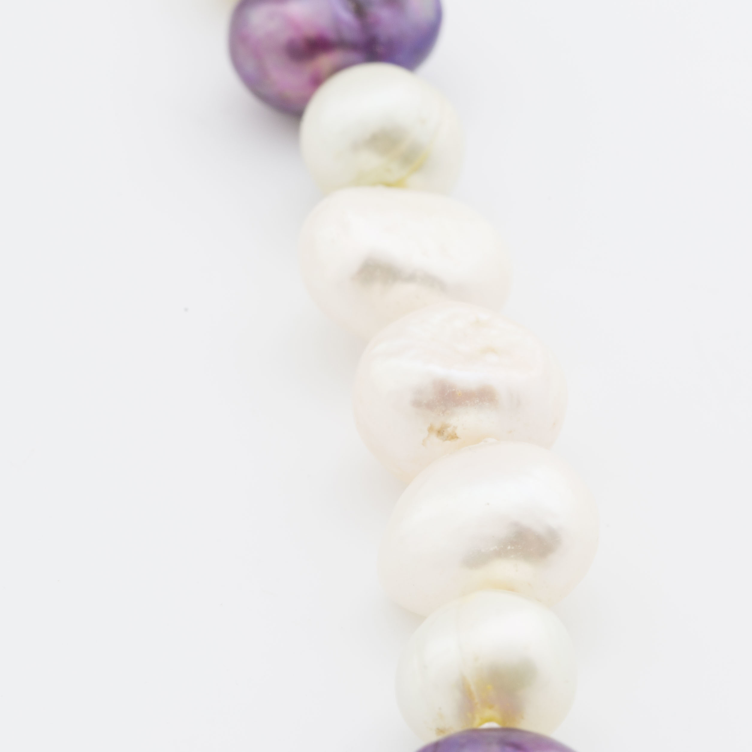 COLLIER odlade olikfärgade sötvattenspärlor lås 18K guld och vitguld ...