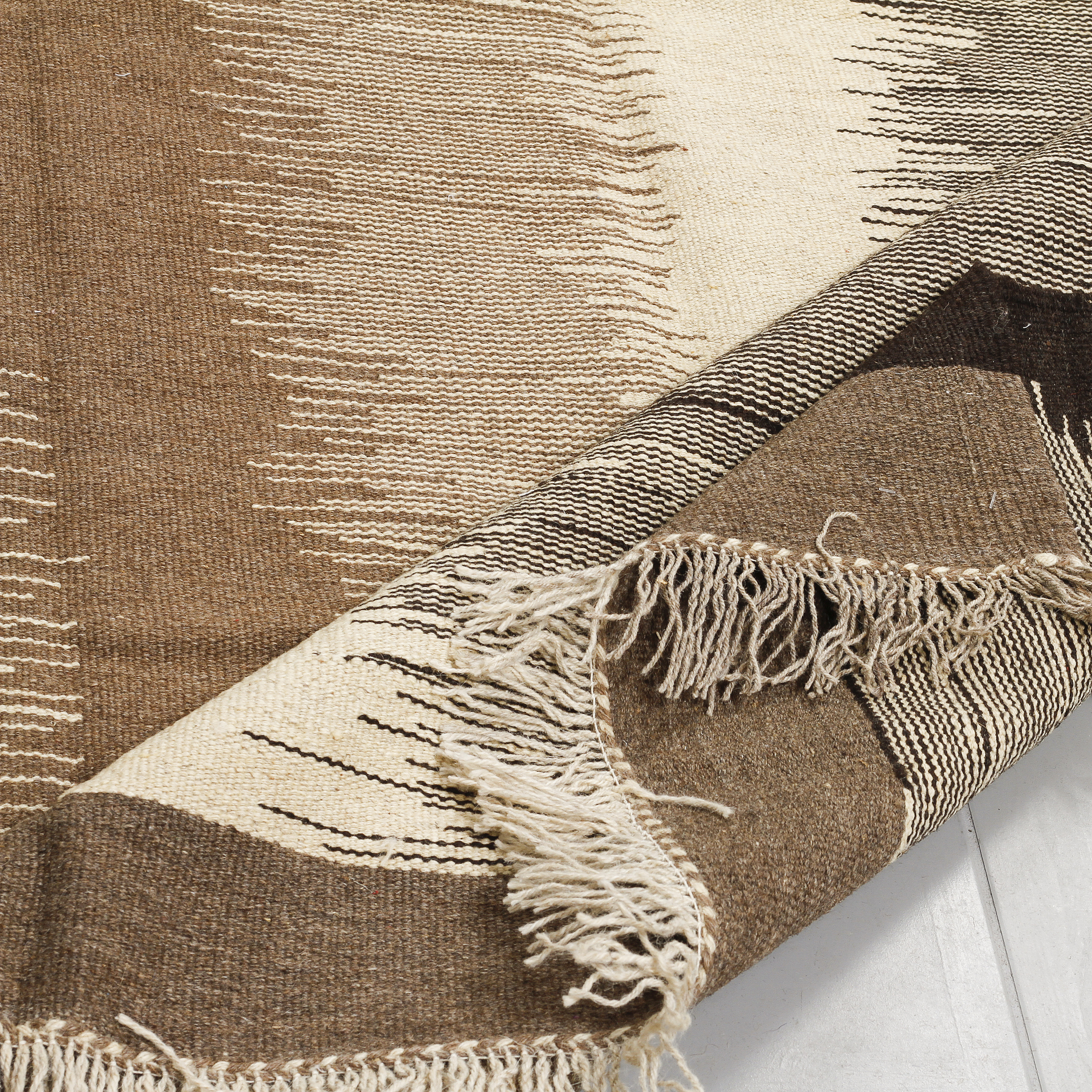 A flatweave Vermin rug, 247 x 166 cm. - Bukowskis