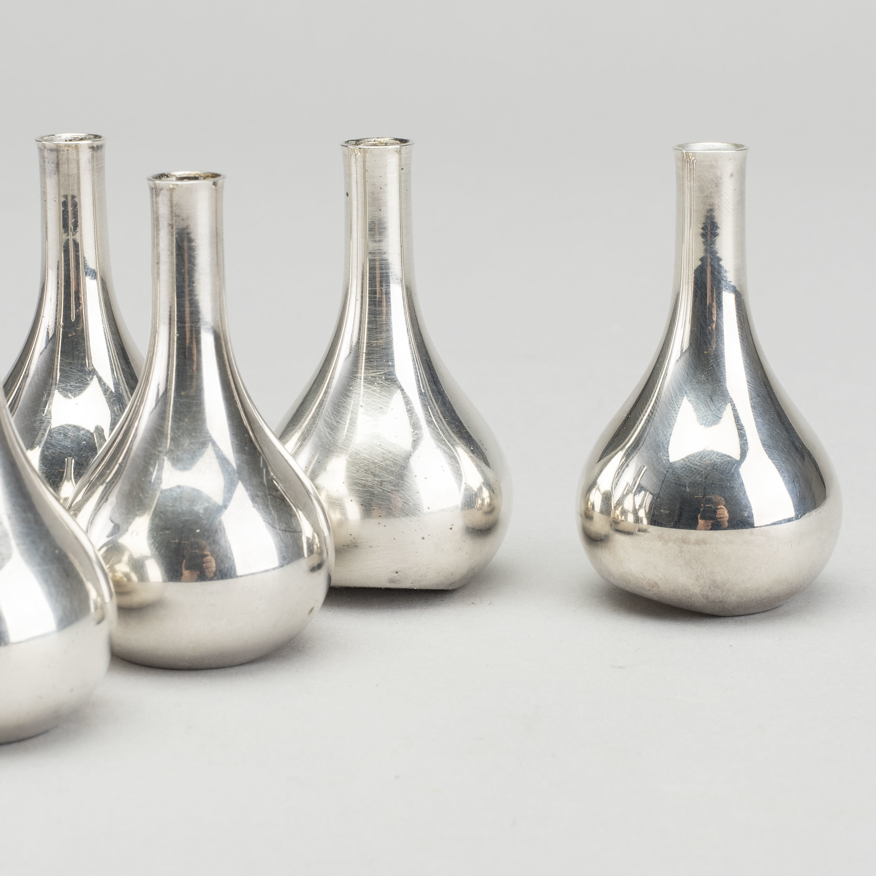 JENS QUISTGAARD, för DANSK DESIGN, 8 candle holders. - Bukowskis