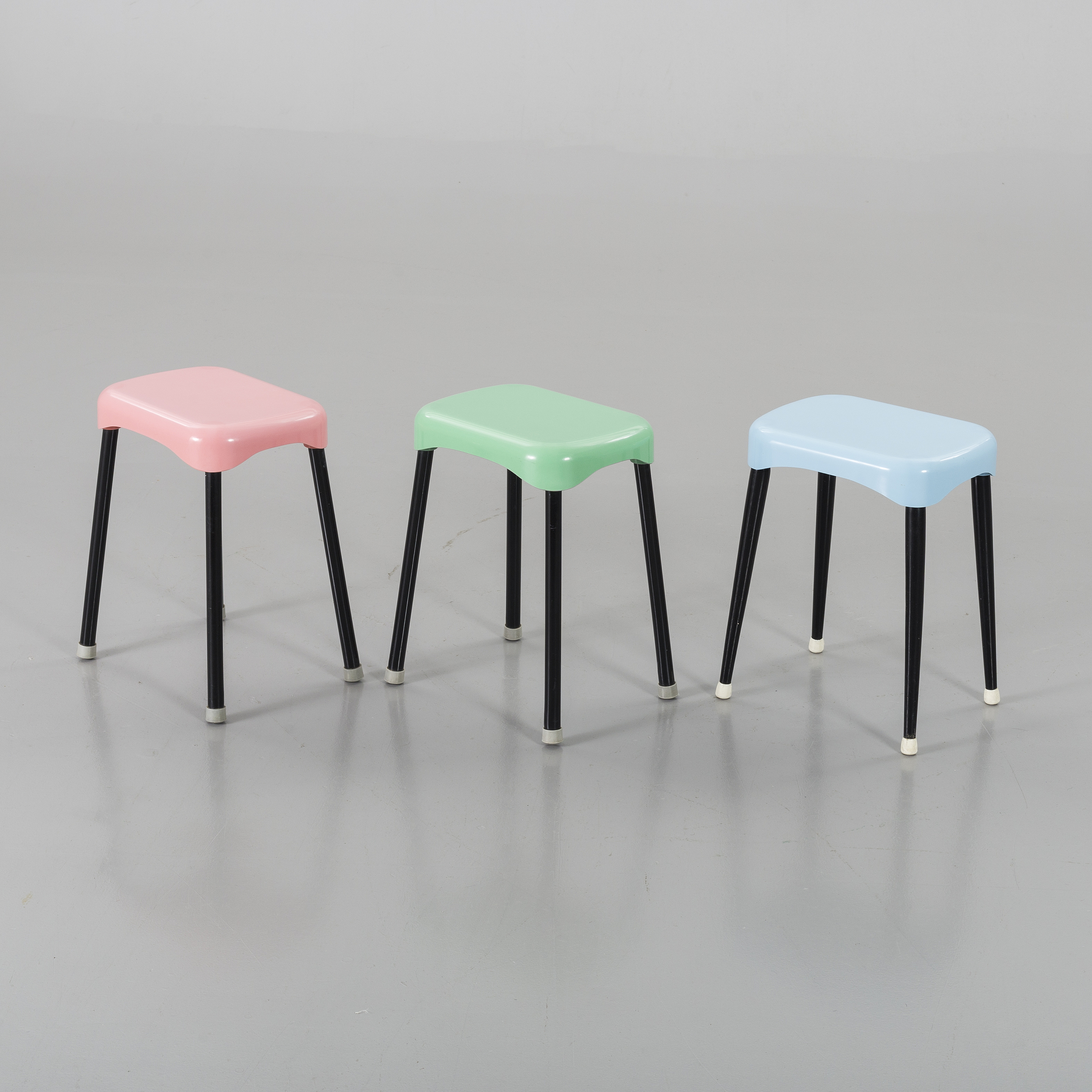 3 Italian plastic stools, Plastic Press Milano, 1950s-60s. - Bukowskis