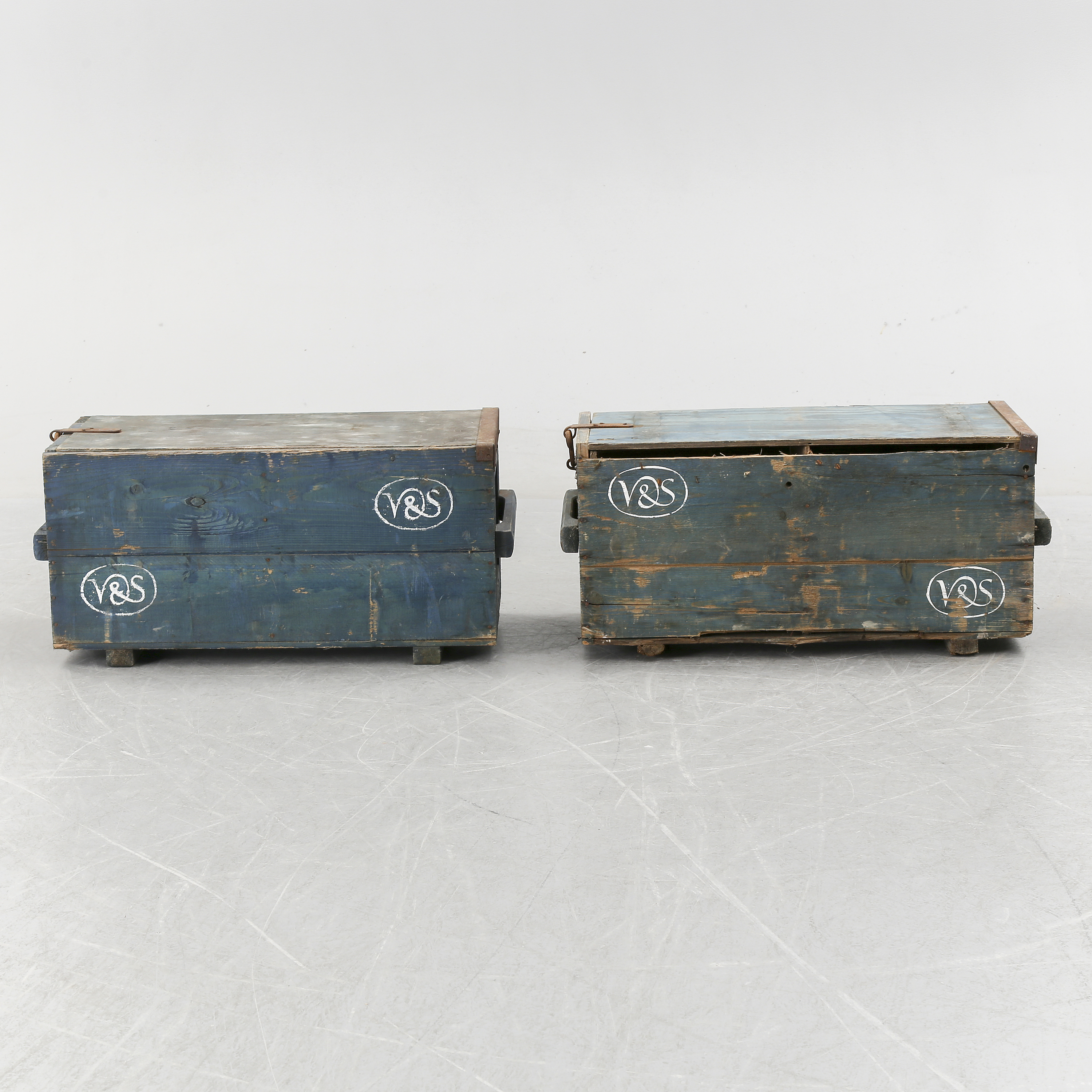 Two wooden boxes, early 1900's. - Bukowskis
