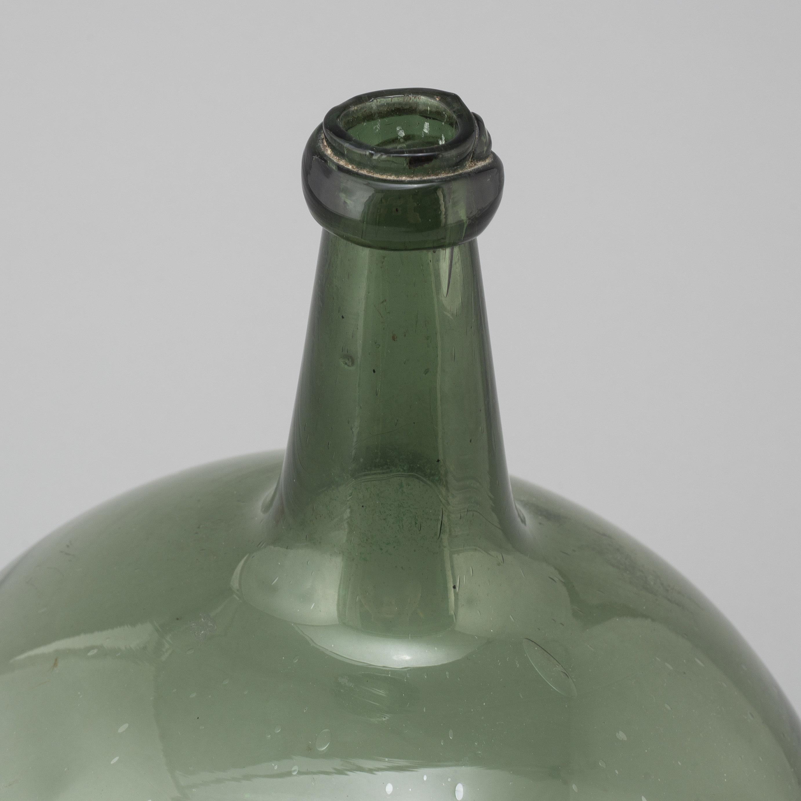 FLASKA, glas, 1700-tal. - Bukowskis