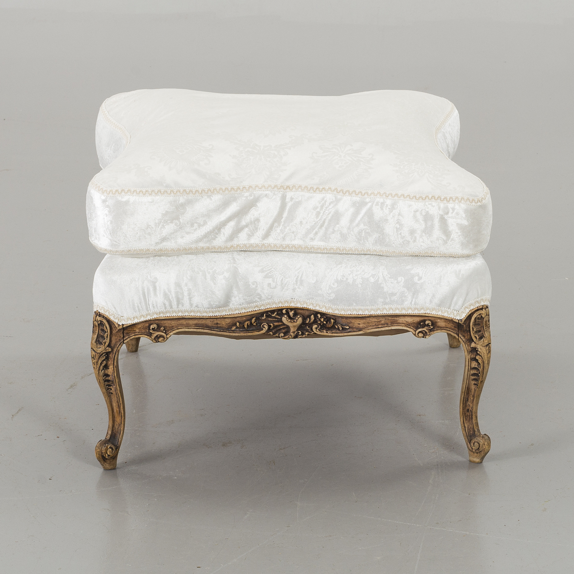 STOOL IN ROCOCO STYLE, 20th century. - Bukowskis