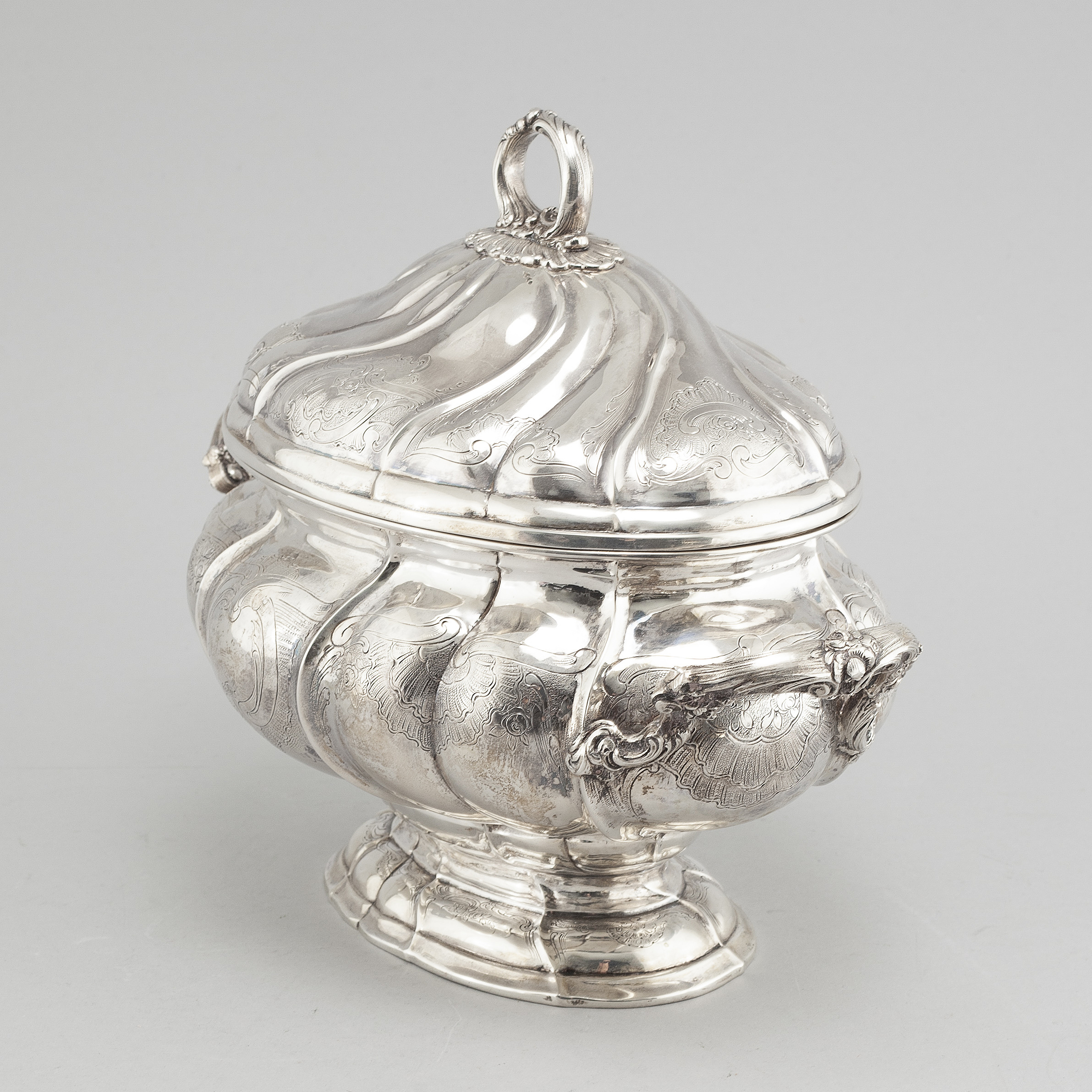 A 20th century silver rococo style terrine with swedish stamps. - Bukowskis