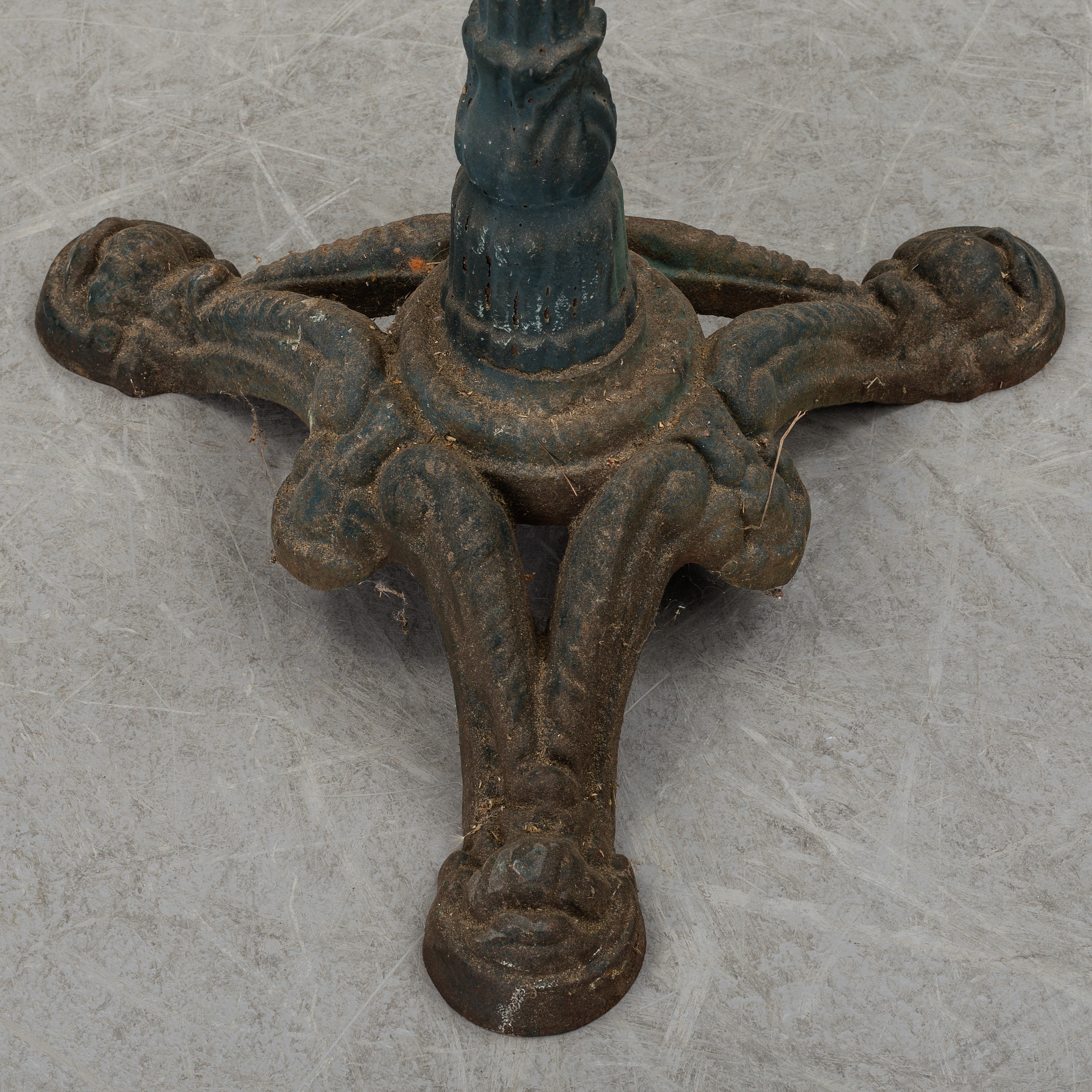 Cast iron stands, 20th century. - Bukowskis