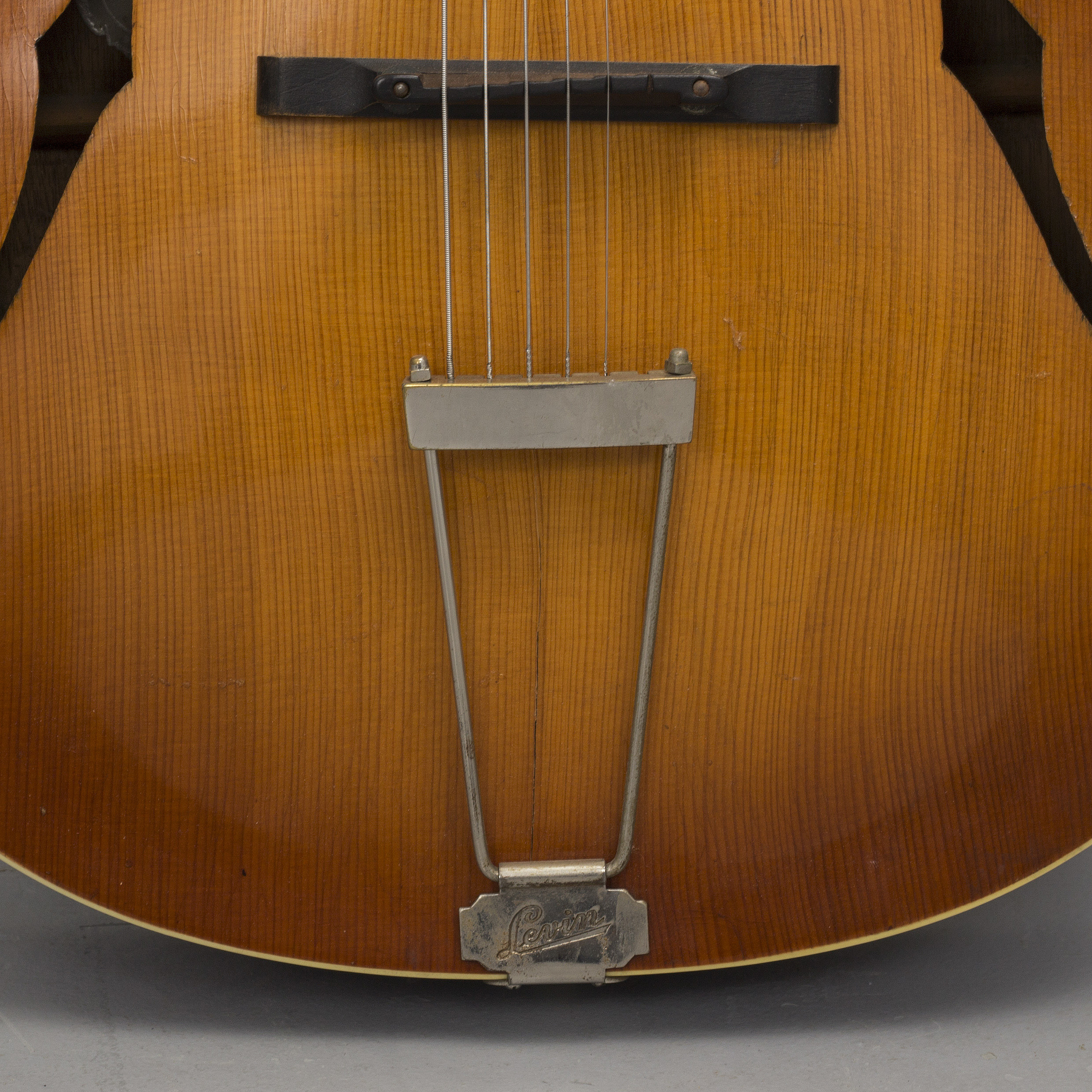 a Herman Carlson Levin Guitar, Gothenburg 1943. - Bukowskis