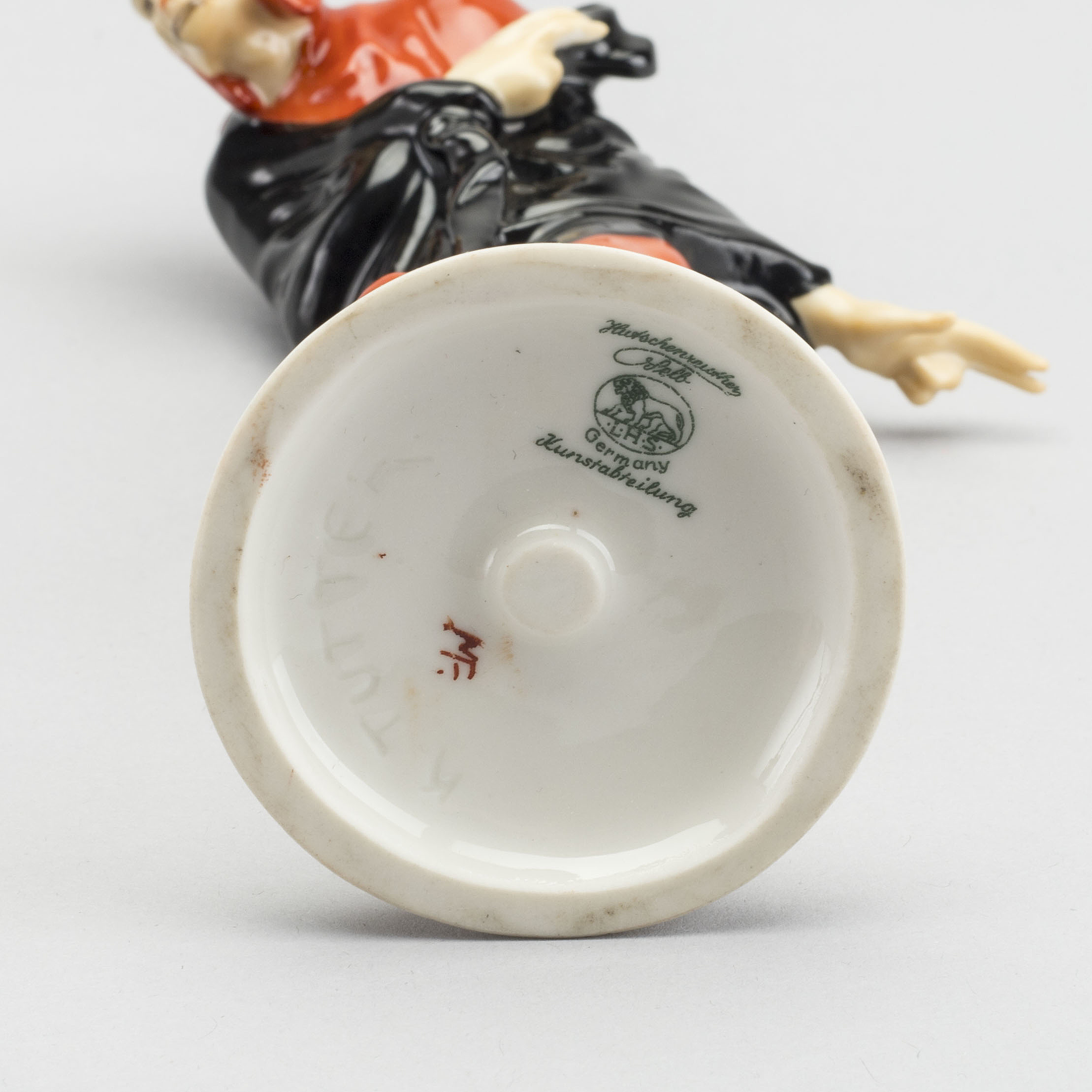 KARL TUTTER, a signed porcelain figurine. - Bukowskis