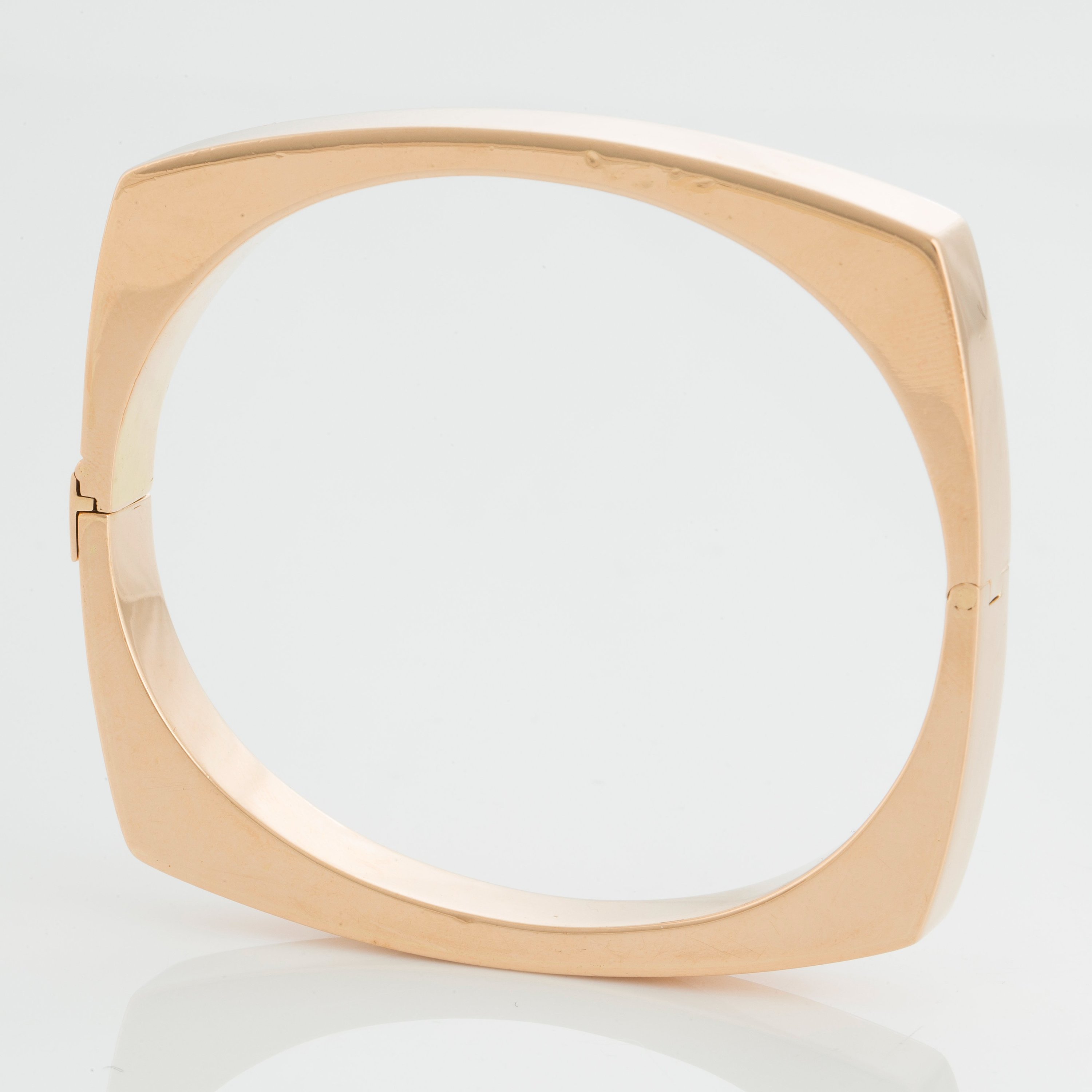 A Gaudy bangle in 18K gold. - Bukowskis