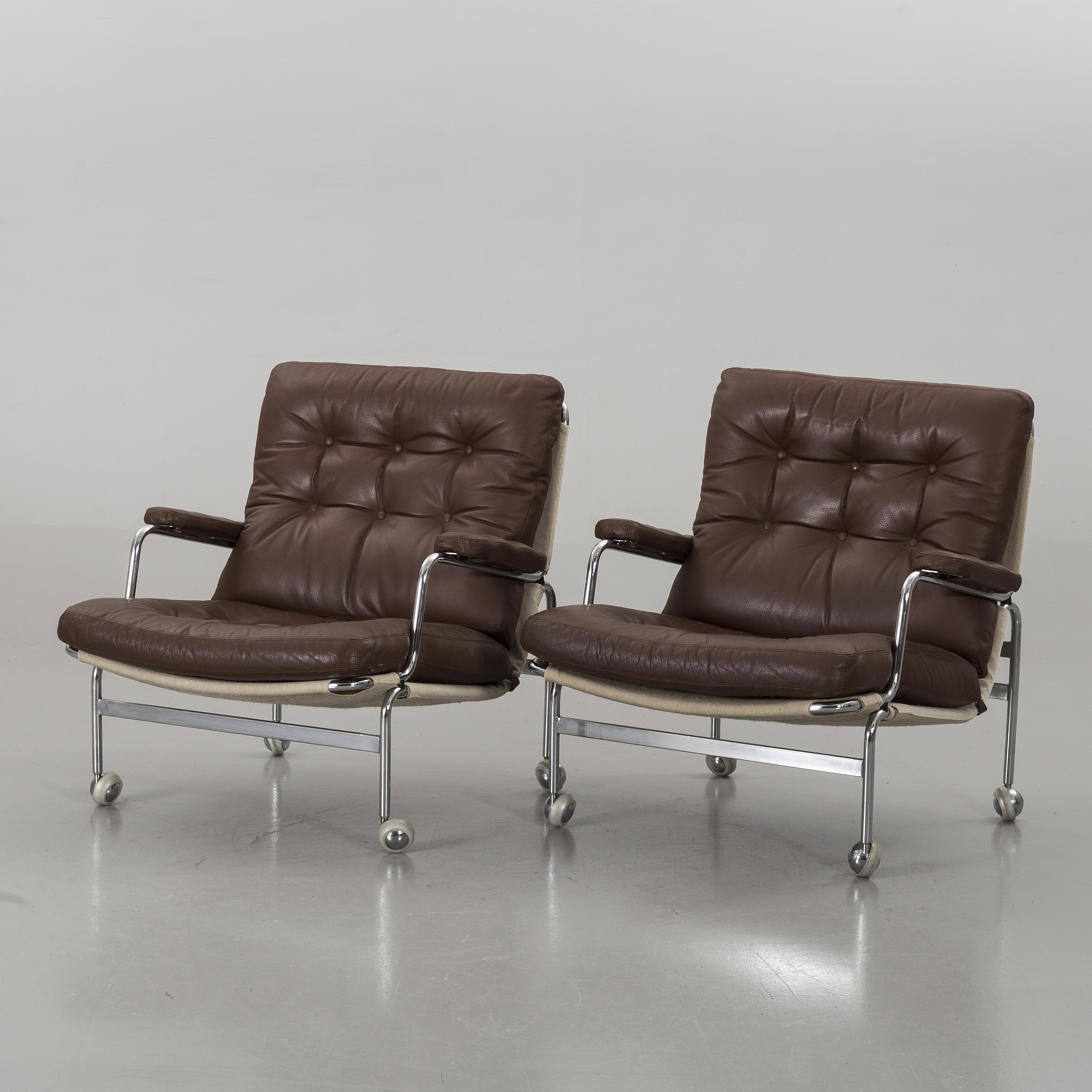 BRUNO MATHSSON, a pair of Karin armchairs. - Bukowskis