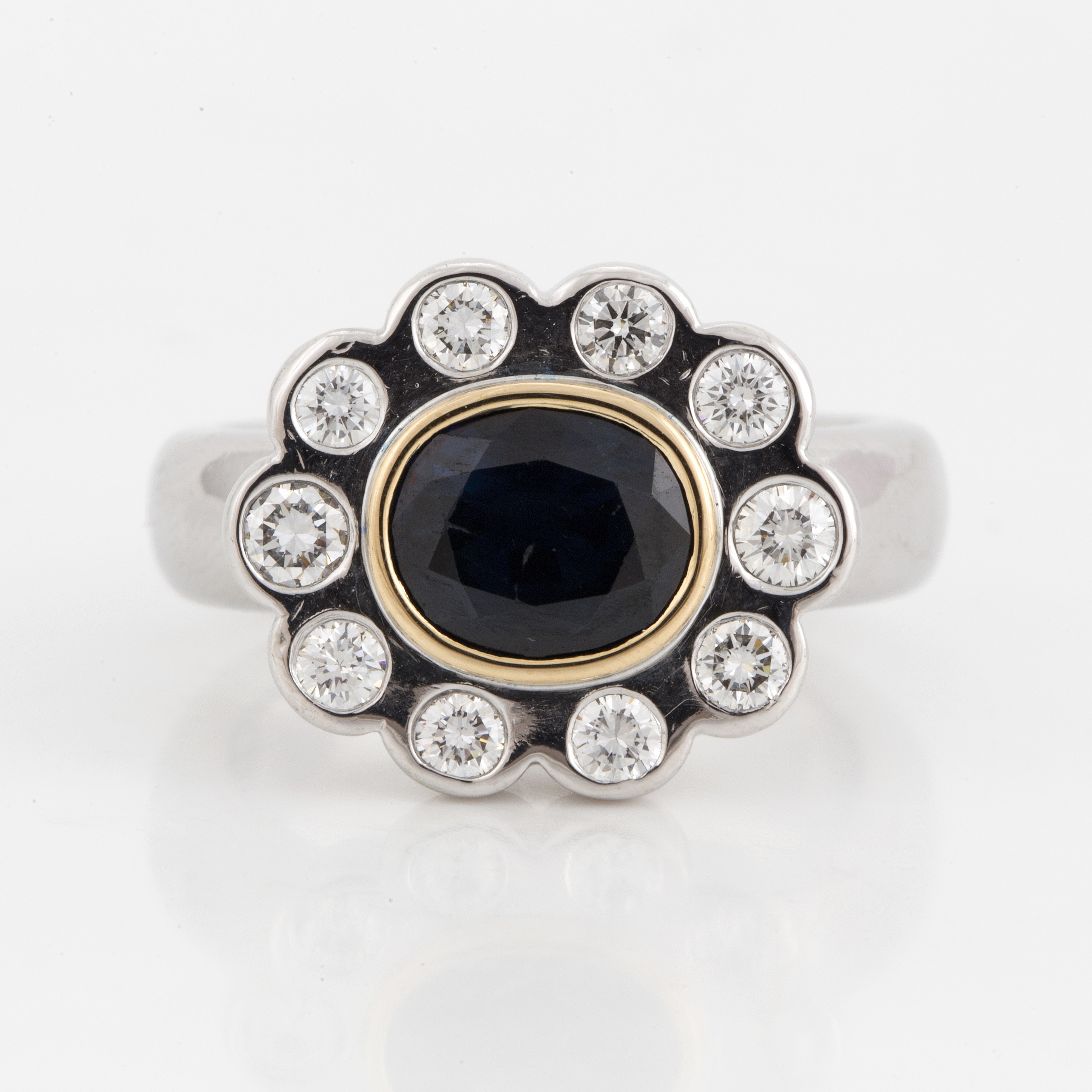 GAUDY, Ring med safir och diamanter. - Bukowskis