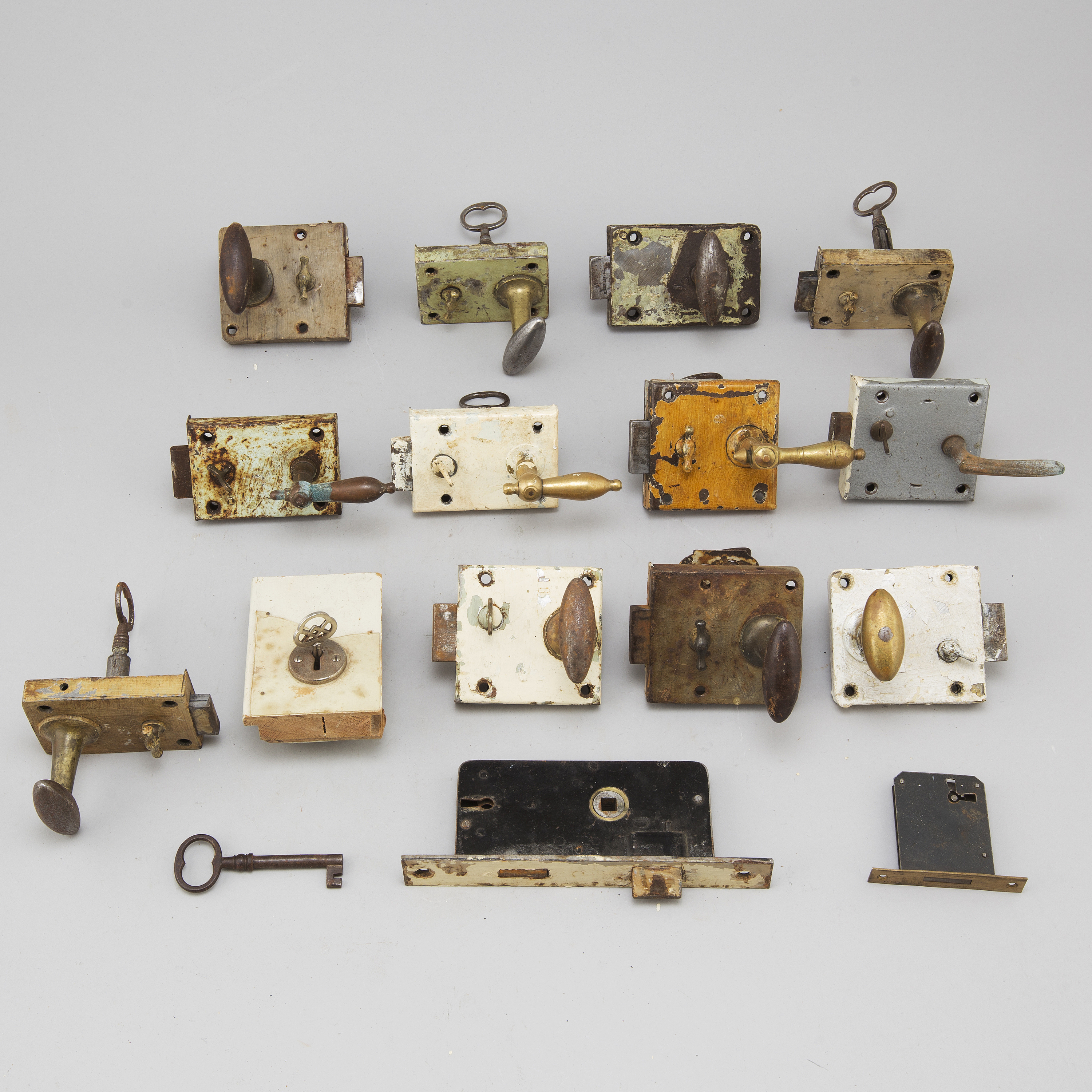 A COLLECTION OF 18 DOOR LOCKS, 19TH/20TH CENTURY. - Bukowskis