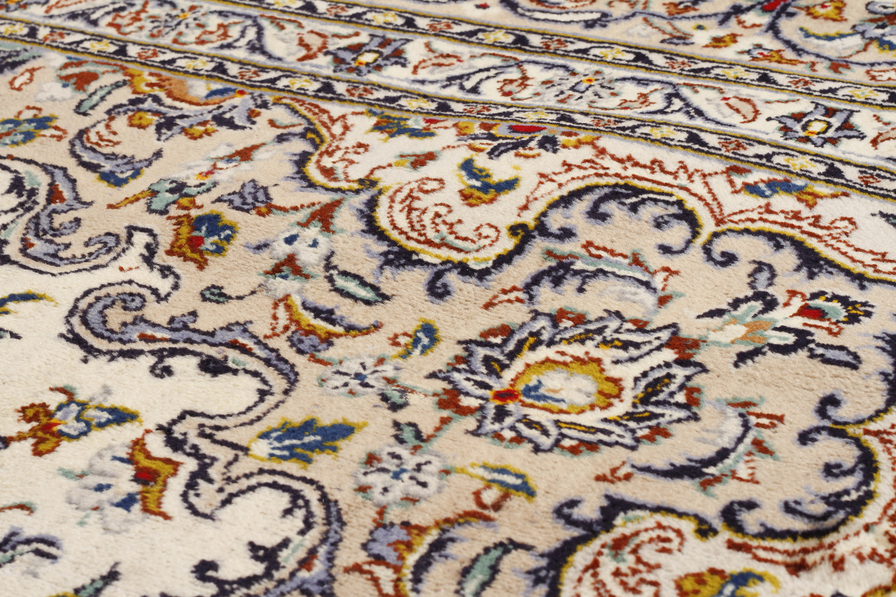 A KESHAN RUG, ca 398 x 292 cm. - Bukowskis