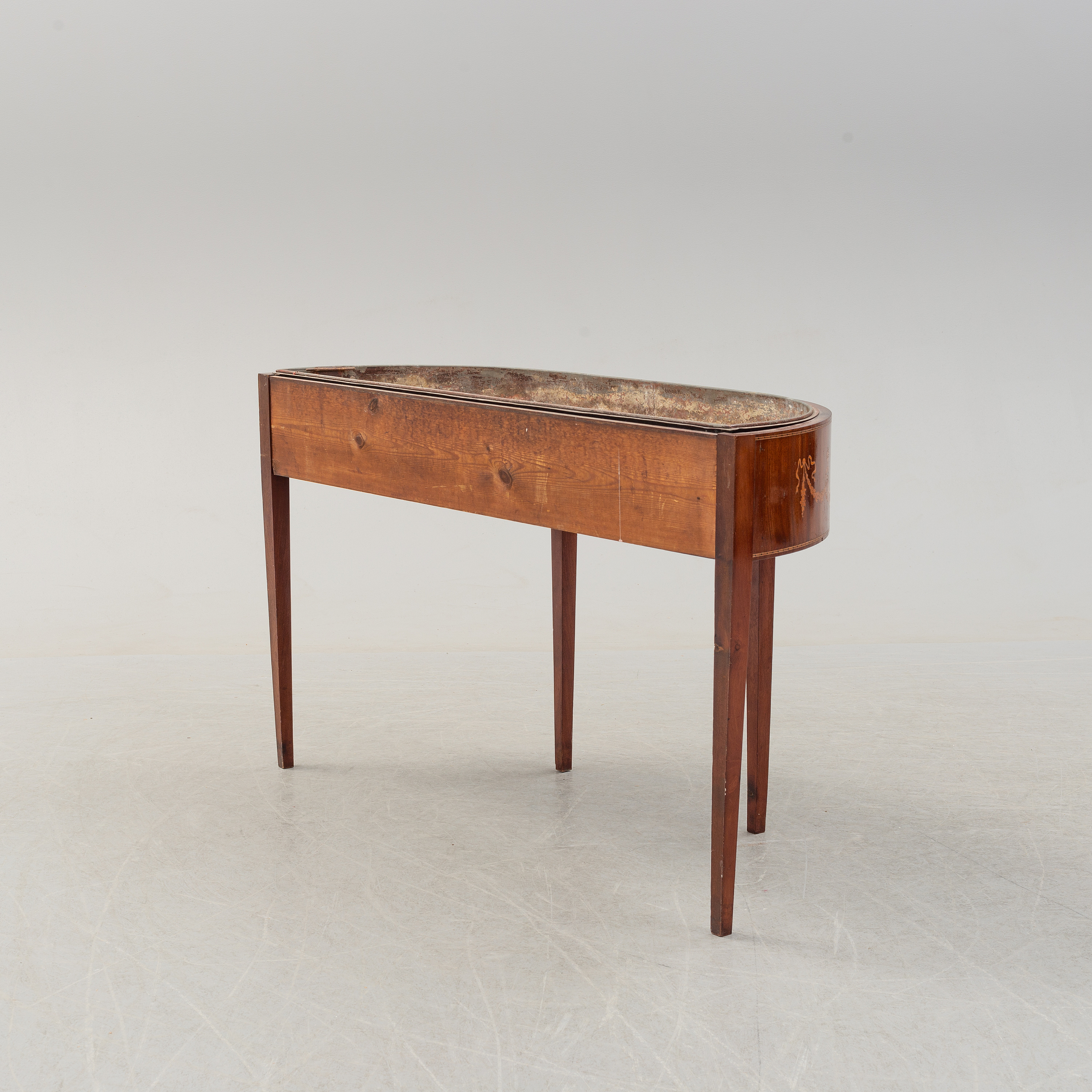 A late 19th century mahogany flower table. - Bukowskis