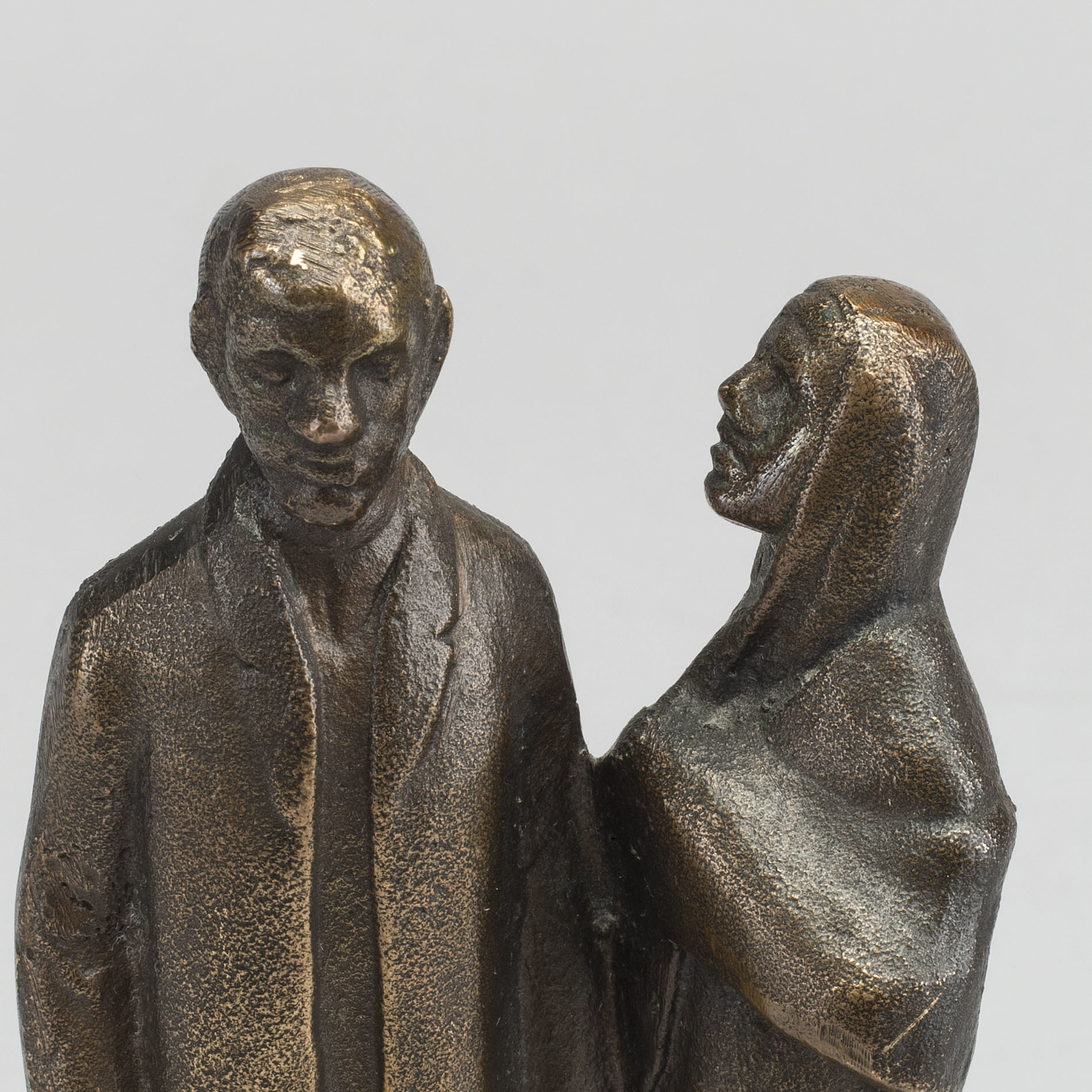 AXEL OLSSON, skulptur brons, "Utvandrarna". Signerad. - Bukowskis