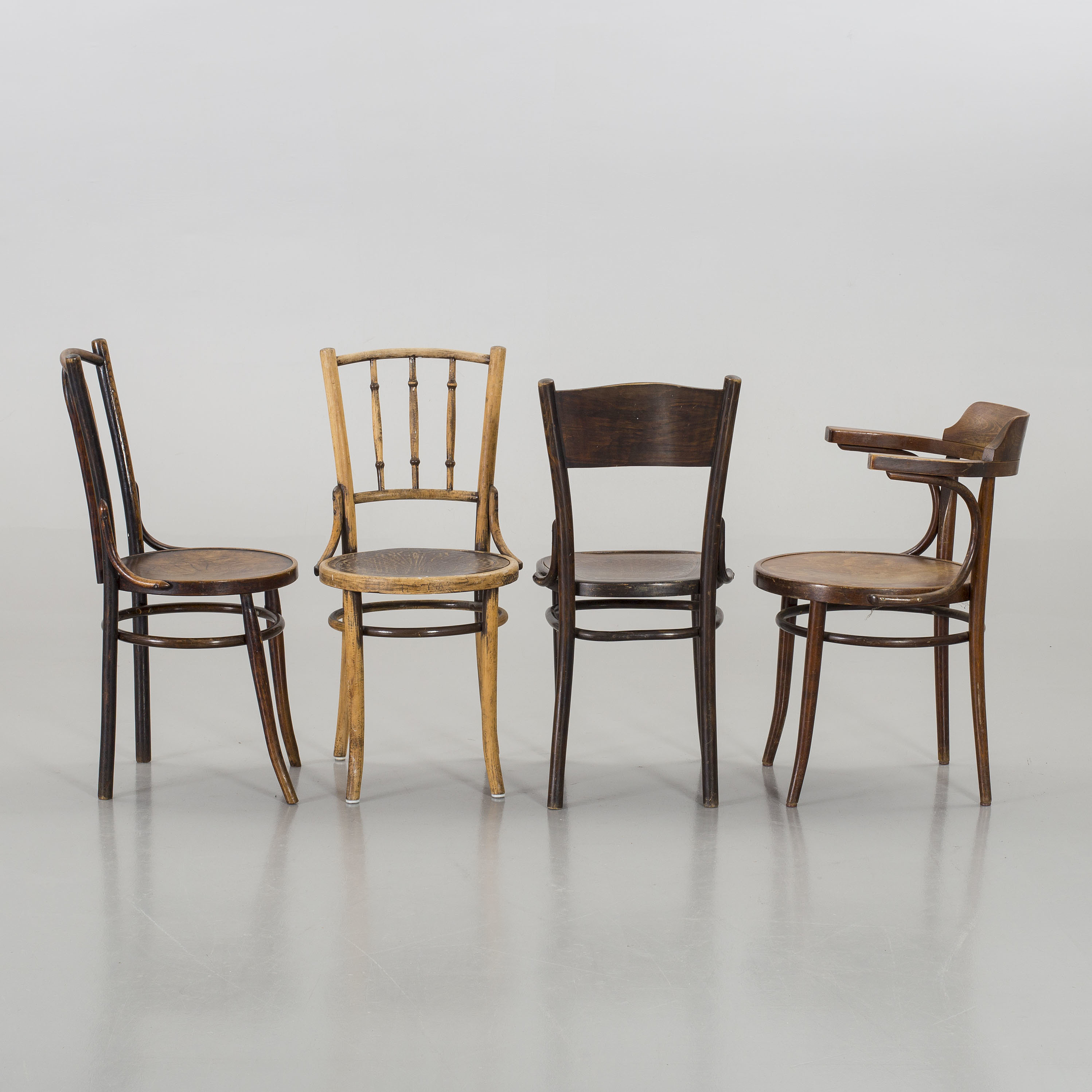 A set of 6 Thonet-typ chairs. - Bukowskis